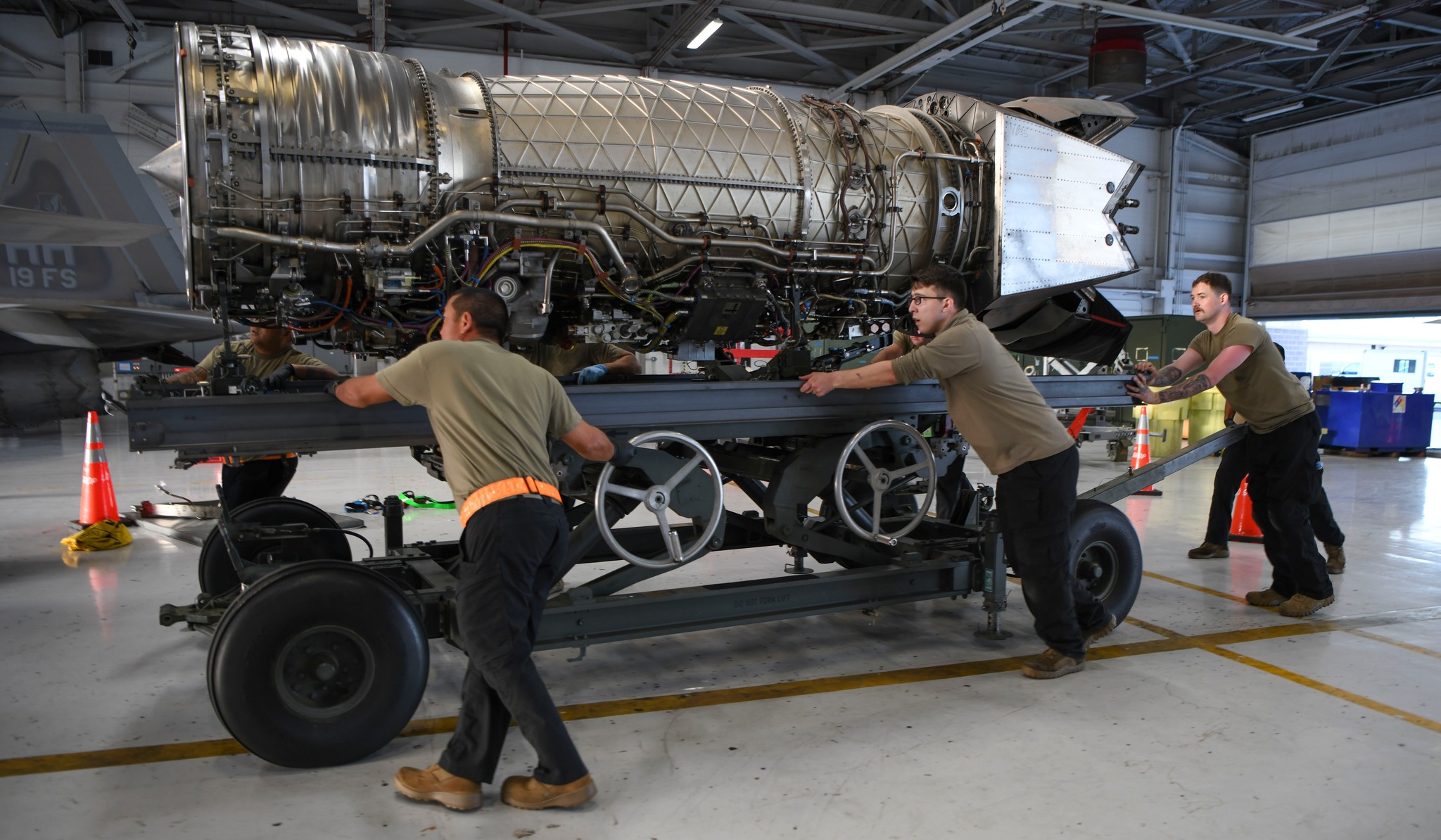 477th Maintainers Support & Train with Hawaii Air National Guard ...