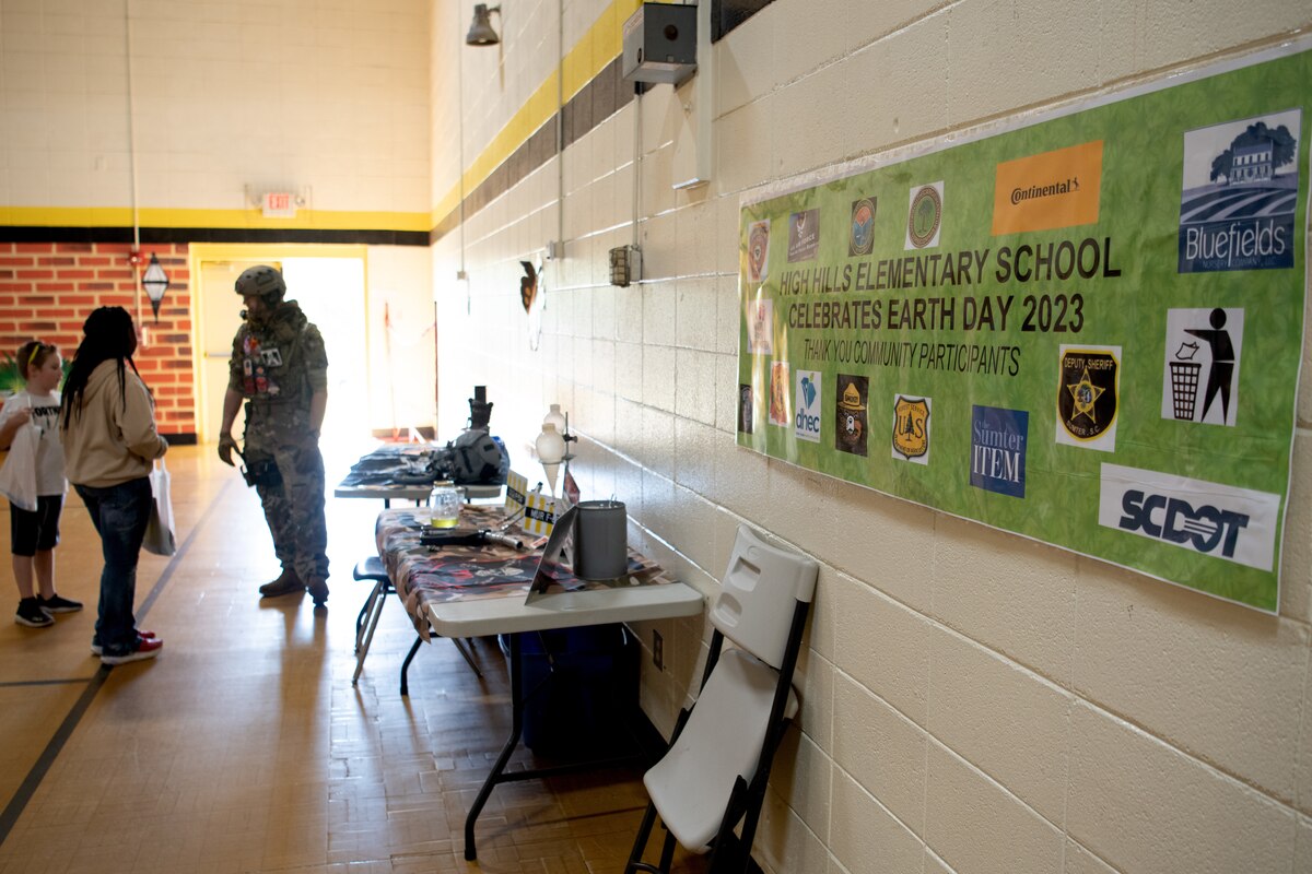 Team Shaw, High Hills Elementary celebrate Earth Day > Shaw Air Force Base > Article Display