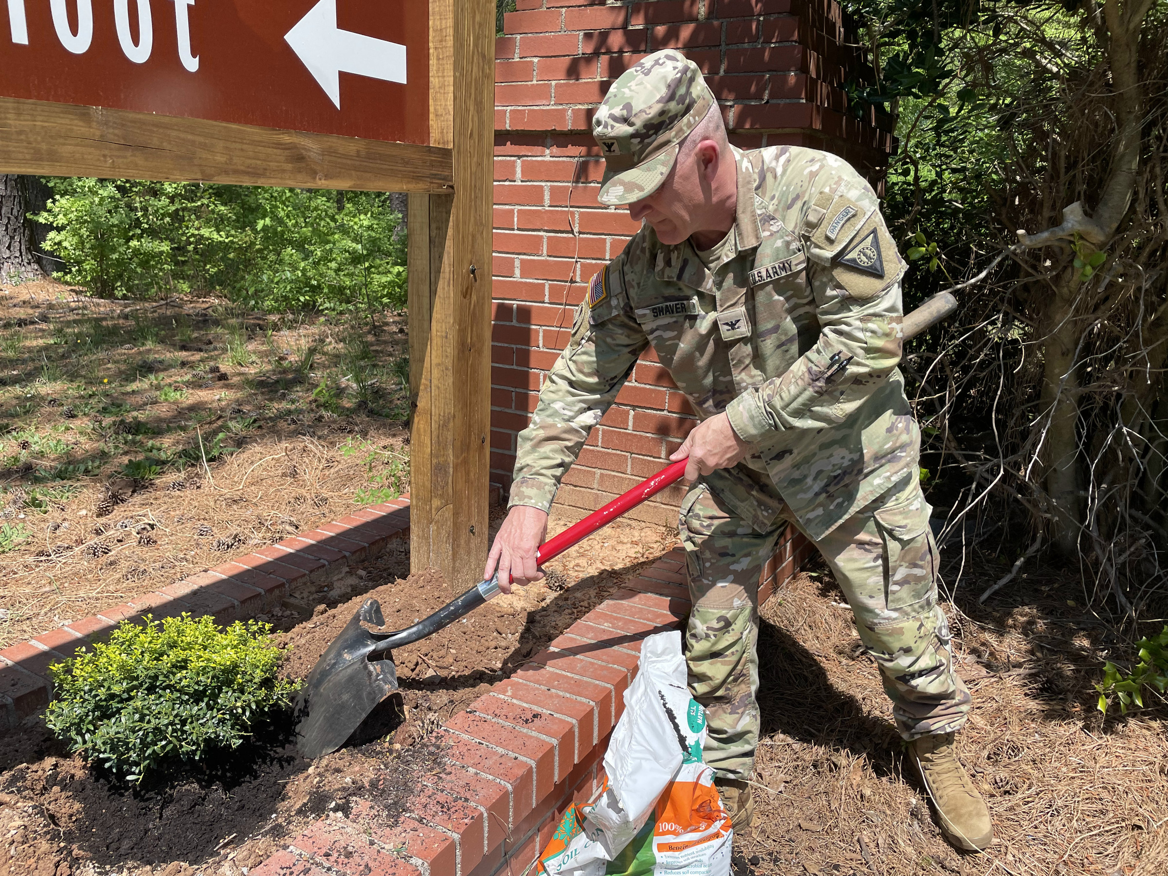 Fort Barfoot celebrates Earth Day with beautification projects
