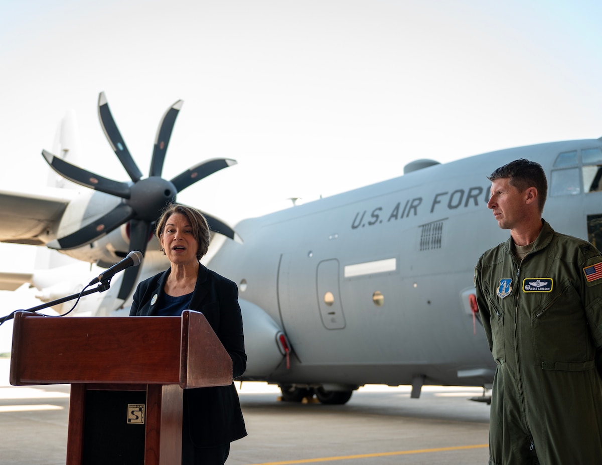 2023 - Sen. Amy Klobuchar Visits the 133rd Airlift Wing > 133rd Airlift ...