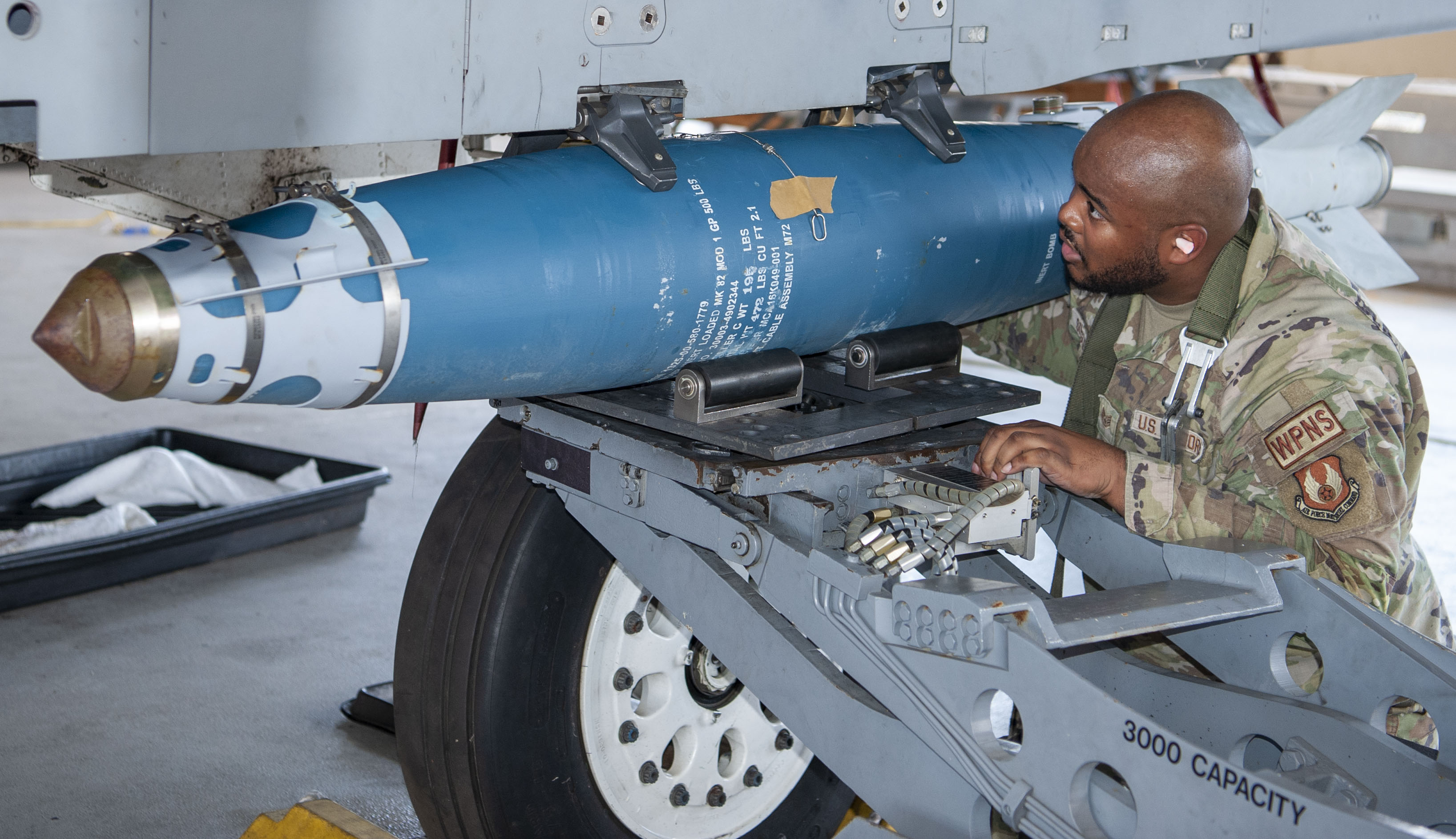 Maintainers hold weapons load, bomb building events > Eglin Air Force ...