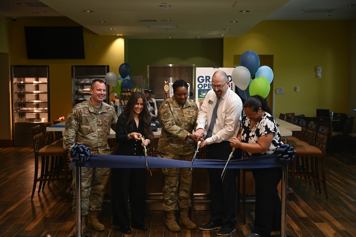 LRAFB opens new Rickenbacker's > Little Rock Air Force Base > Article ...