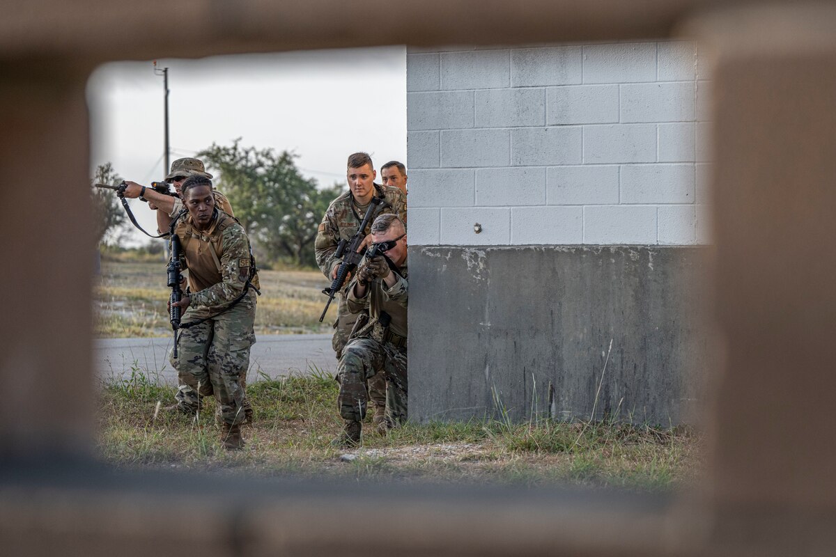 Combat Leader Course trains students to adapt and overcome under ...