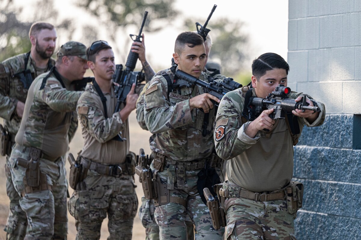 Combat Leader Course trains students to adapt and overcome under ...
