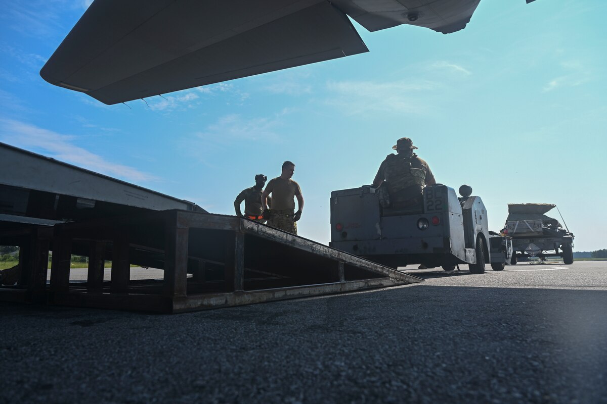 Black Knights deliver Tac Airlift during RT 23-1 > Air Mobility Command ...