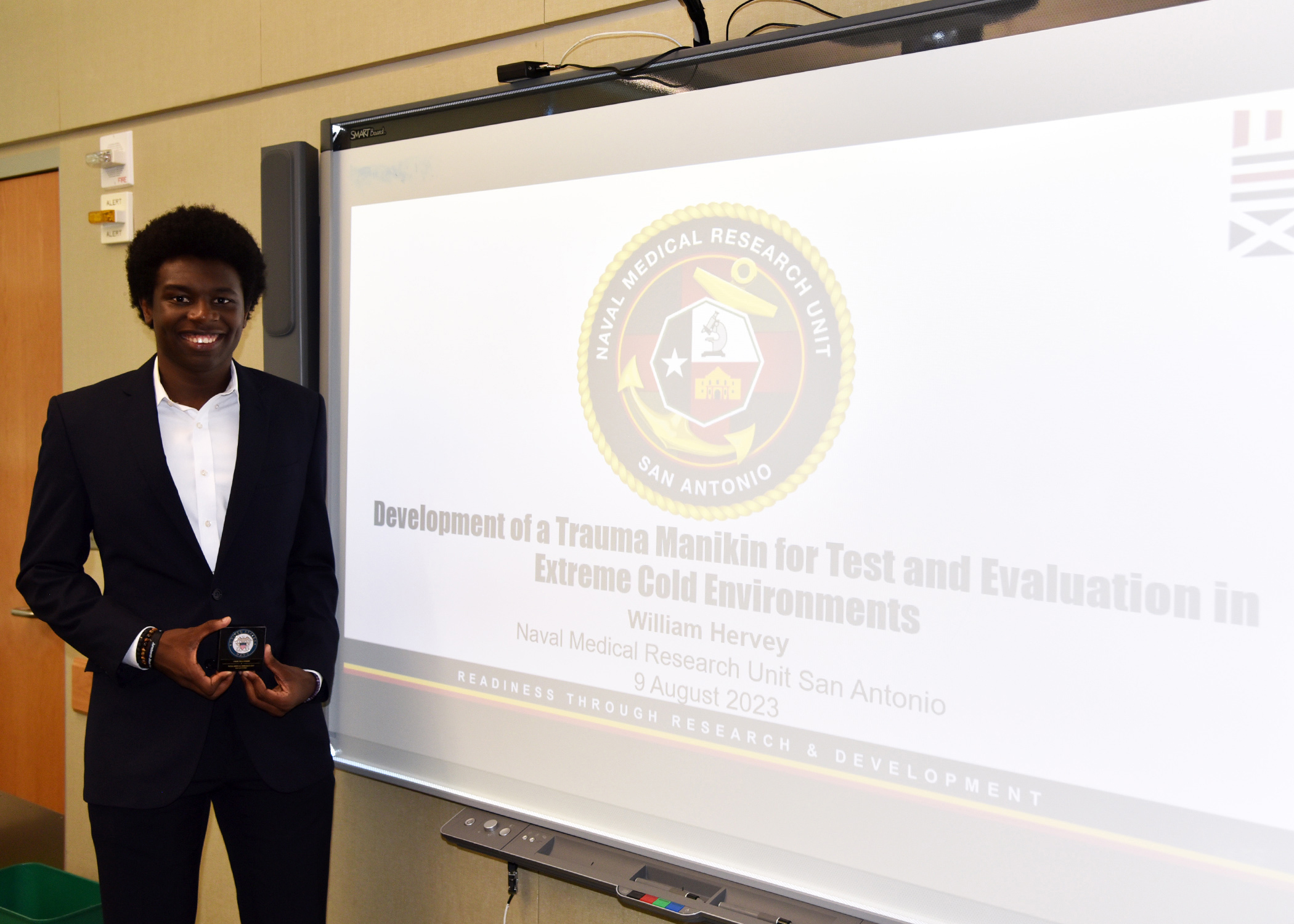 ORISE Intern presents Research at NAMRU San Antonio > Navy Medicine ...