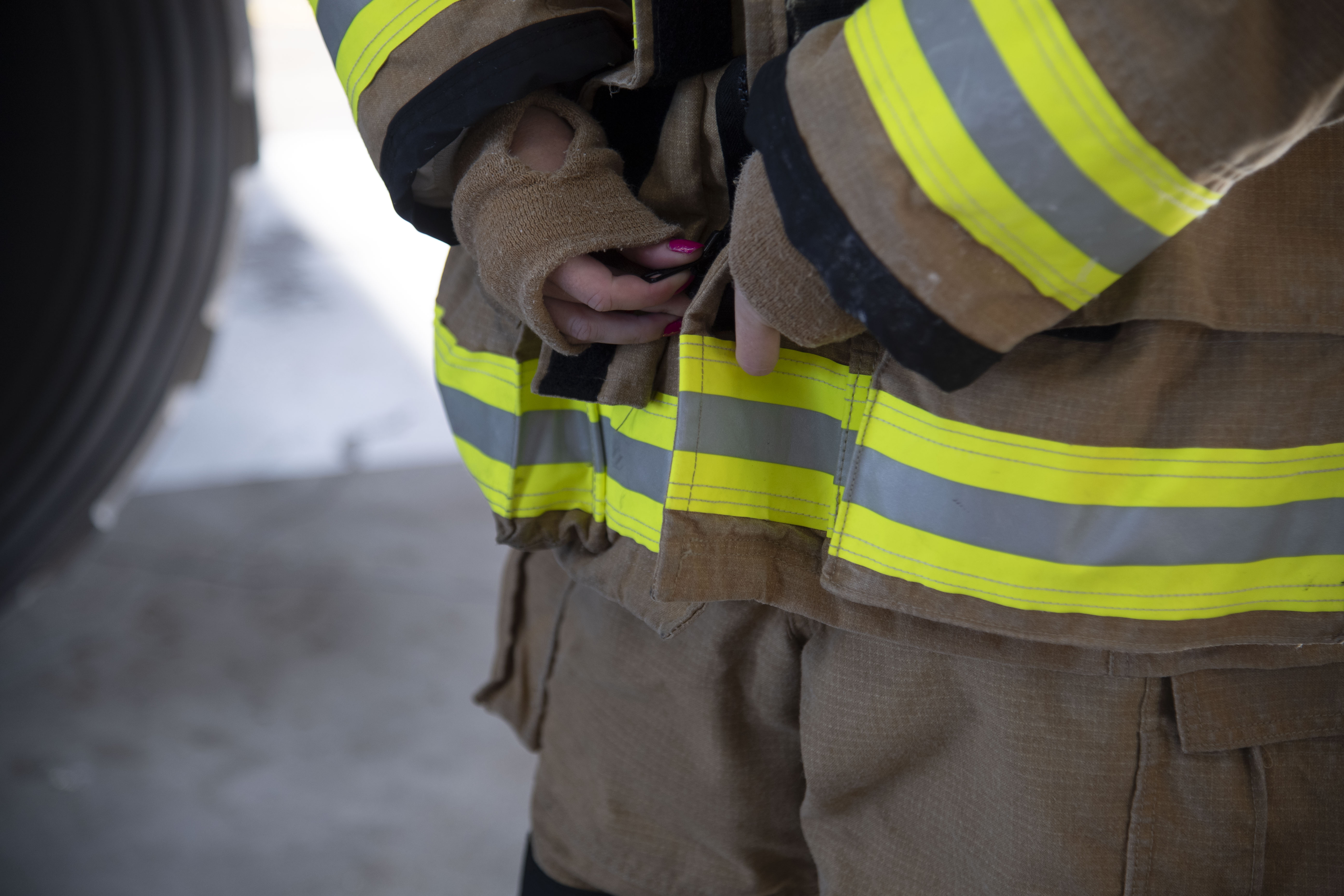 Firefighter earns heroism award for her life-saving actions during dorm ...