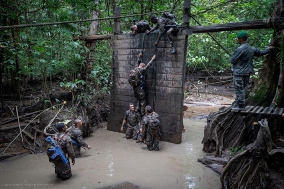 Marine Raider participates in the French Foreign Legion’s Jaguar Course ...
