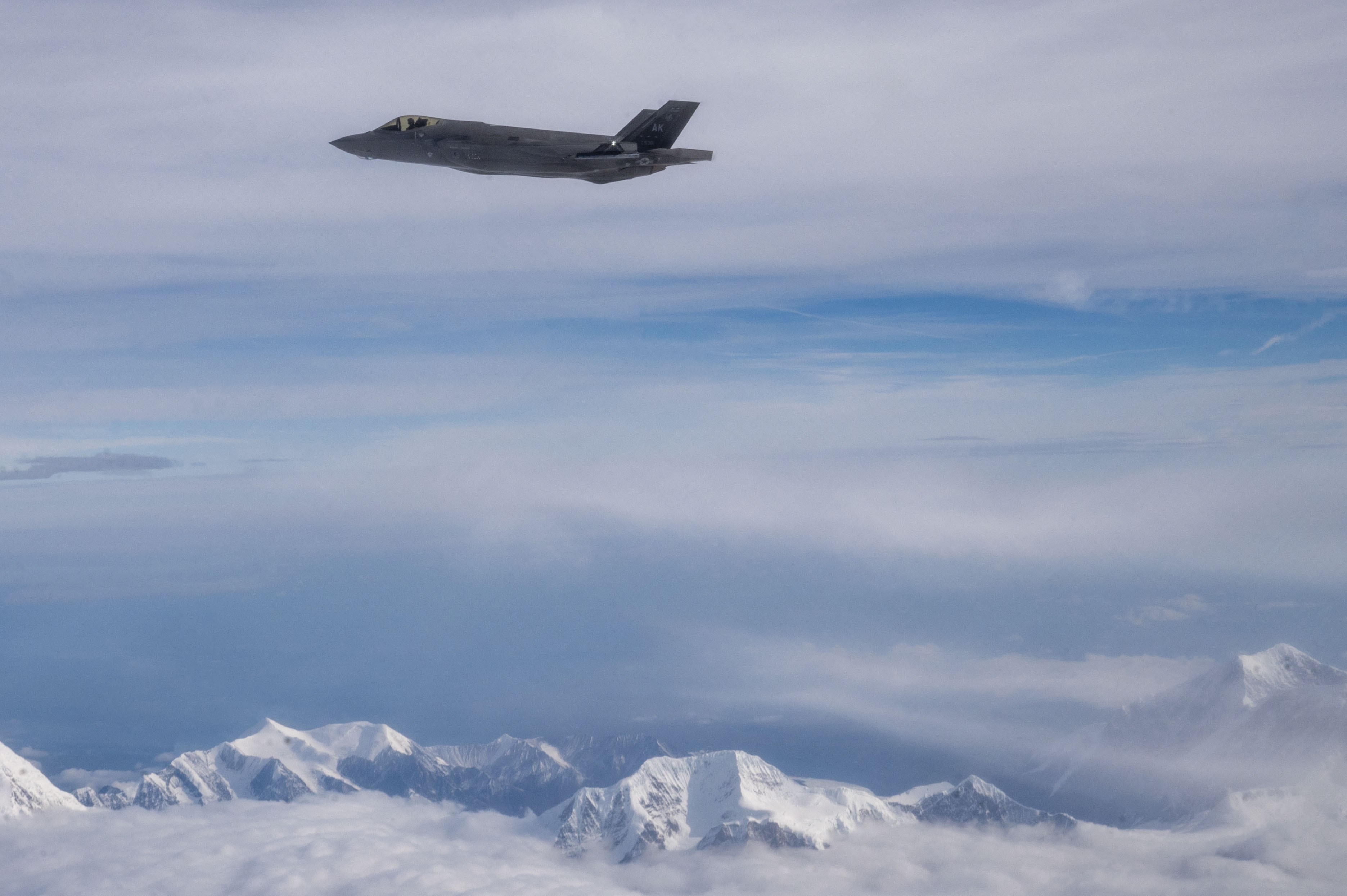 133rd ARS refuels F-35s, F-22s, and F-16s for Red Flag-Alaska 23-3 ...