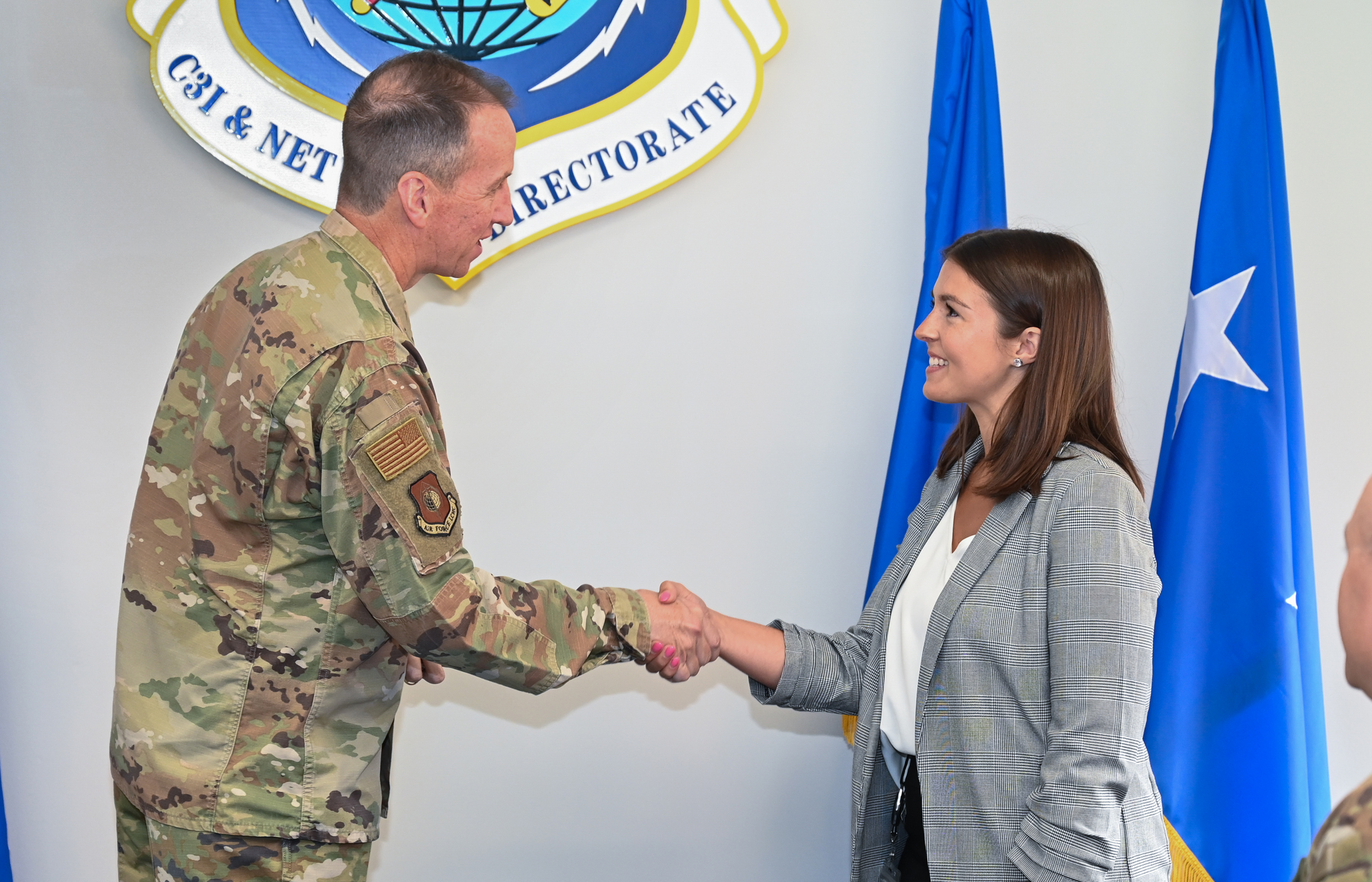 Morris meets with military, civilian personnel