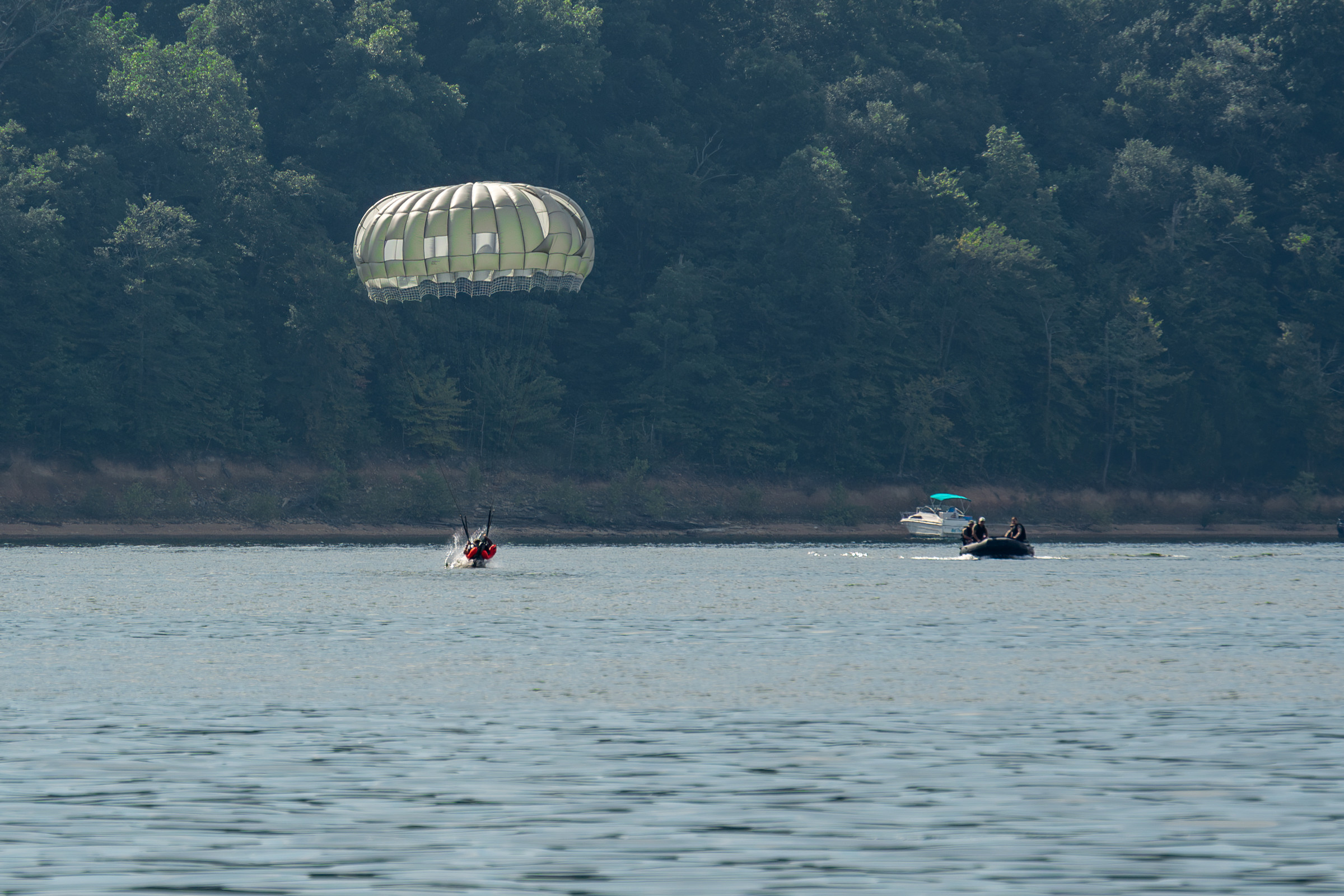Green River Lake becomes temporary paratrooper 'drop zone' > Great ...