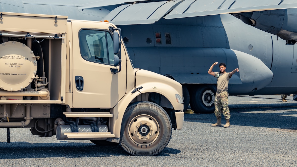 386th ELRS and EAMXS: Multi-Squadrons, Multi-Capable > U.S. Air Forces ...