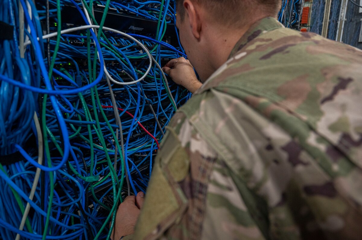 No Comms; No bombs > Air Combat Command > Article Display