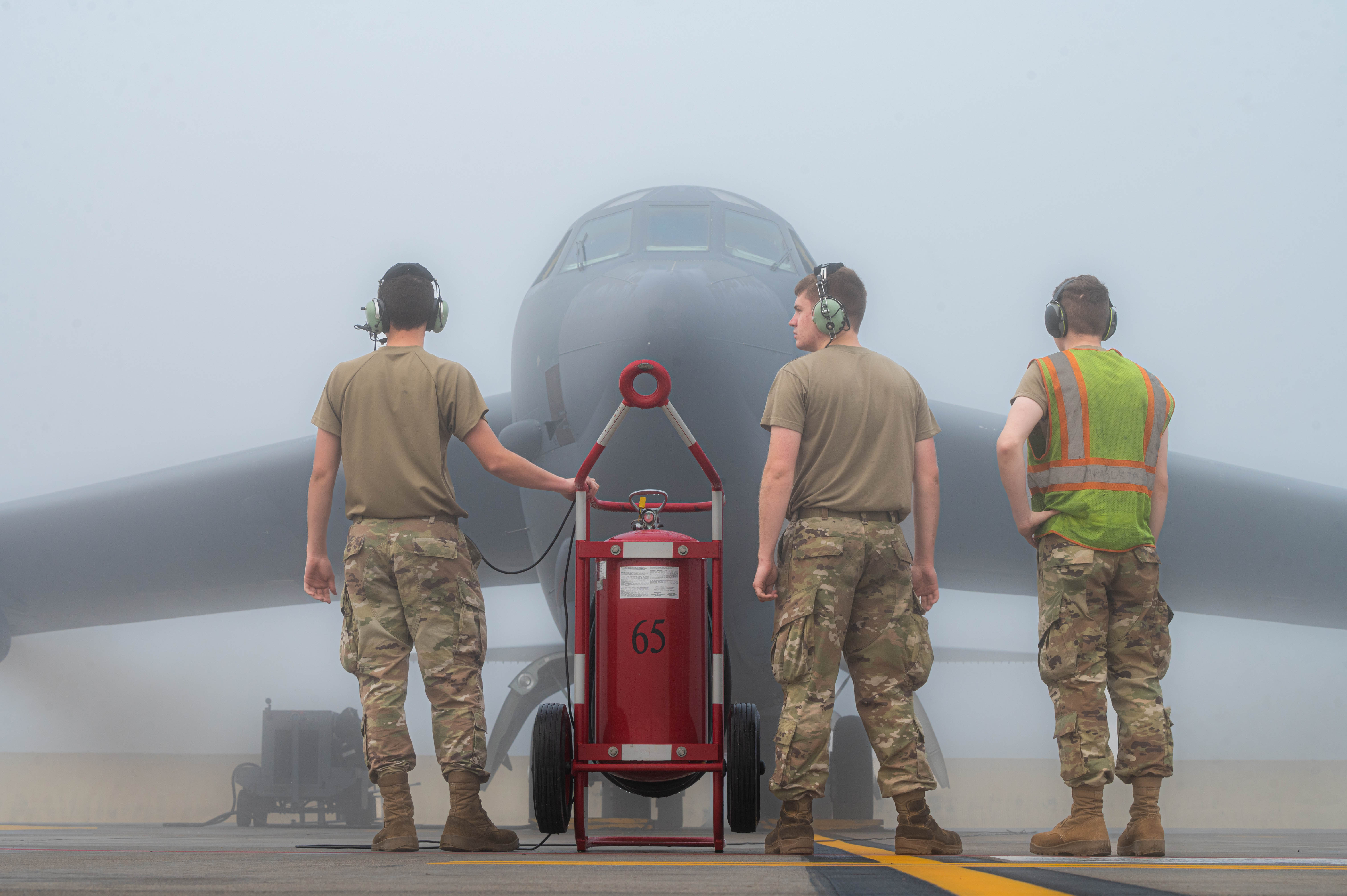 Team Minot completes pre-flight operations in foggy conditions > Minot ...