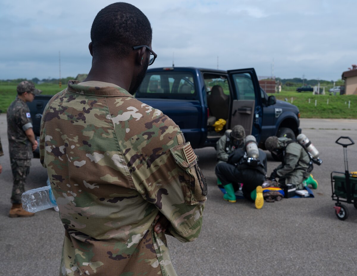 U.S., ROK combine for CBRN, EOD training > Osan Air Base > Article Display