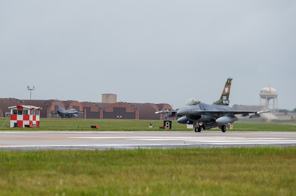 Kunsan reopens runway, airpower returns > Kunsan Air Base > Display