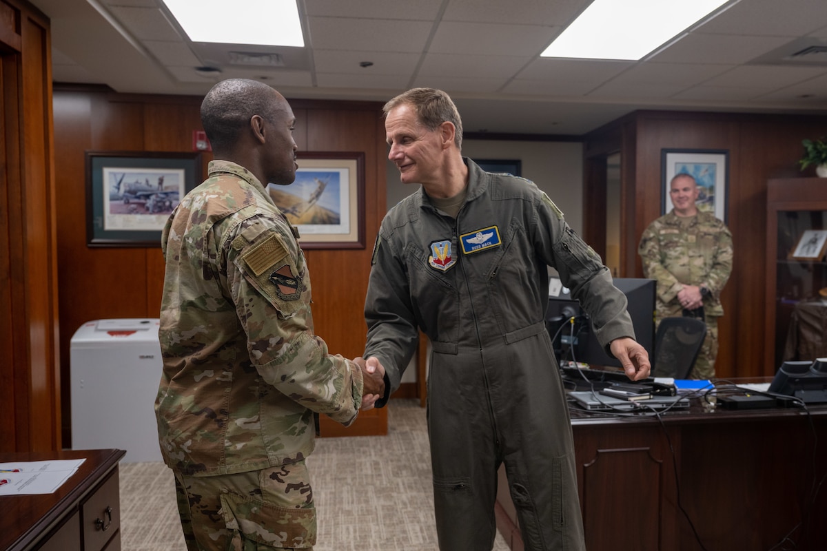 Lt. Gen. Russ L. Mack visits the 4th Fighter Wing > Seymour Johnson Air ...