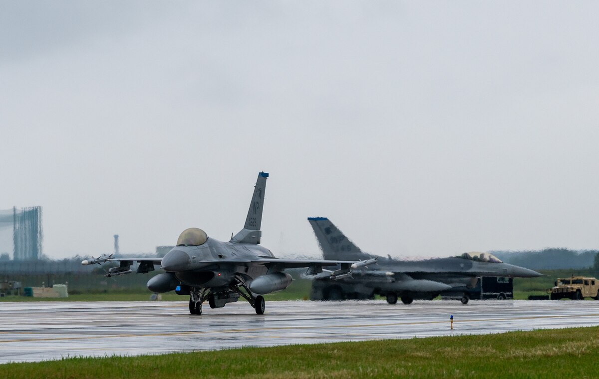 Kunsan reopens runway, airpower returns > Kadena Air Base > News
