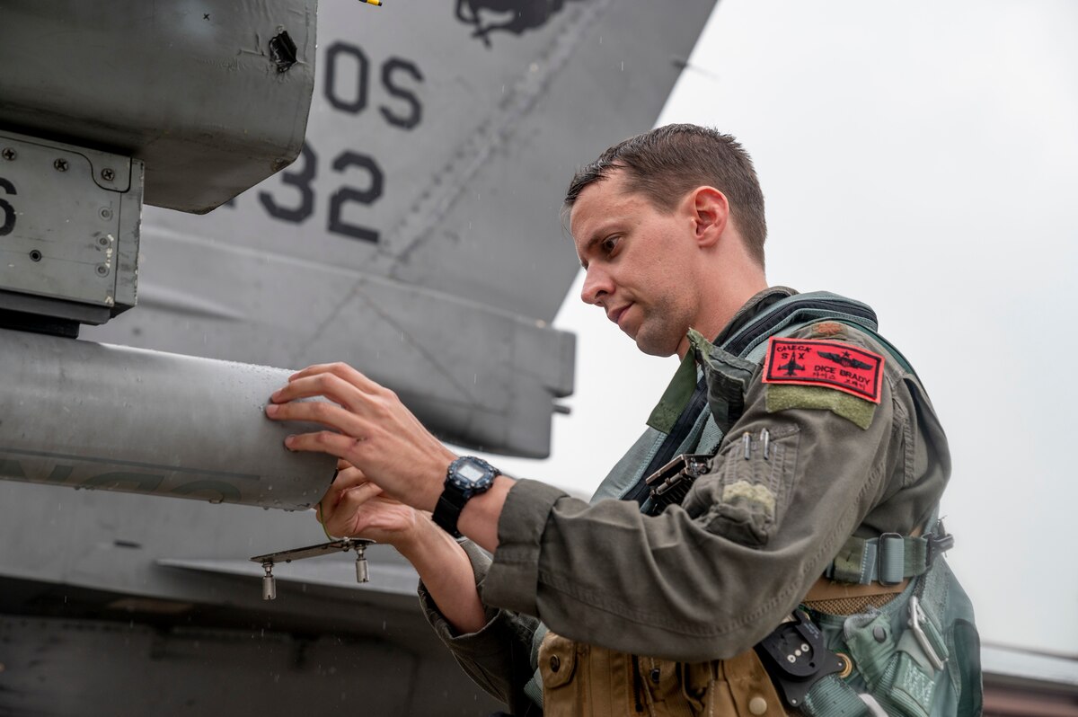 36th FS Launches F-16s > Osan Air Base > Article Display