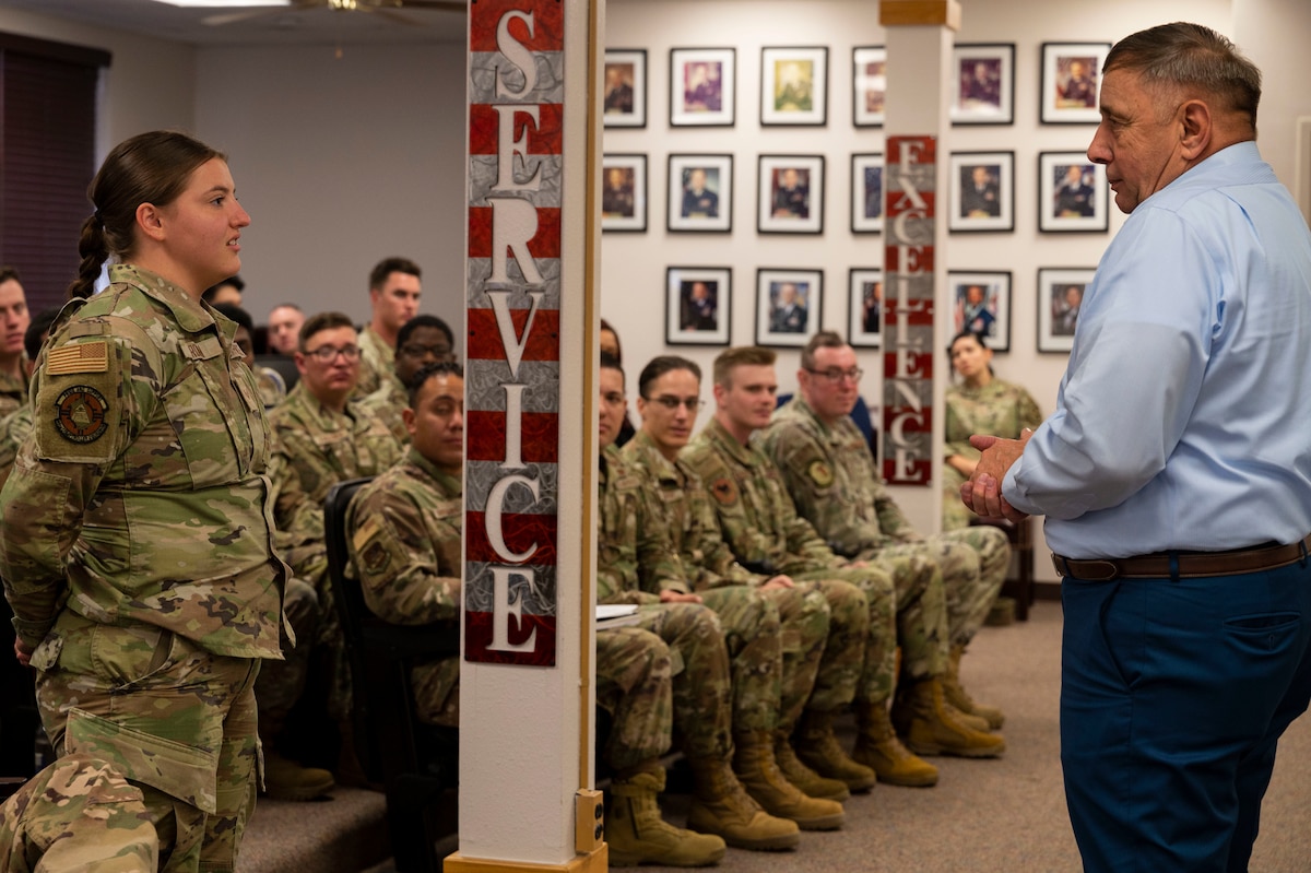 Retired CMSAF #13 visits Holloman > Holloman Air Force Base > Display
