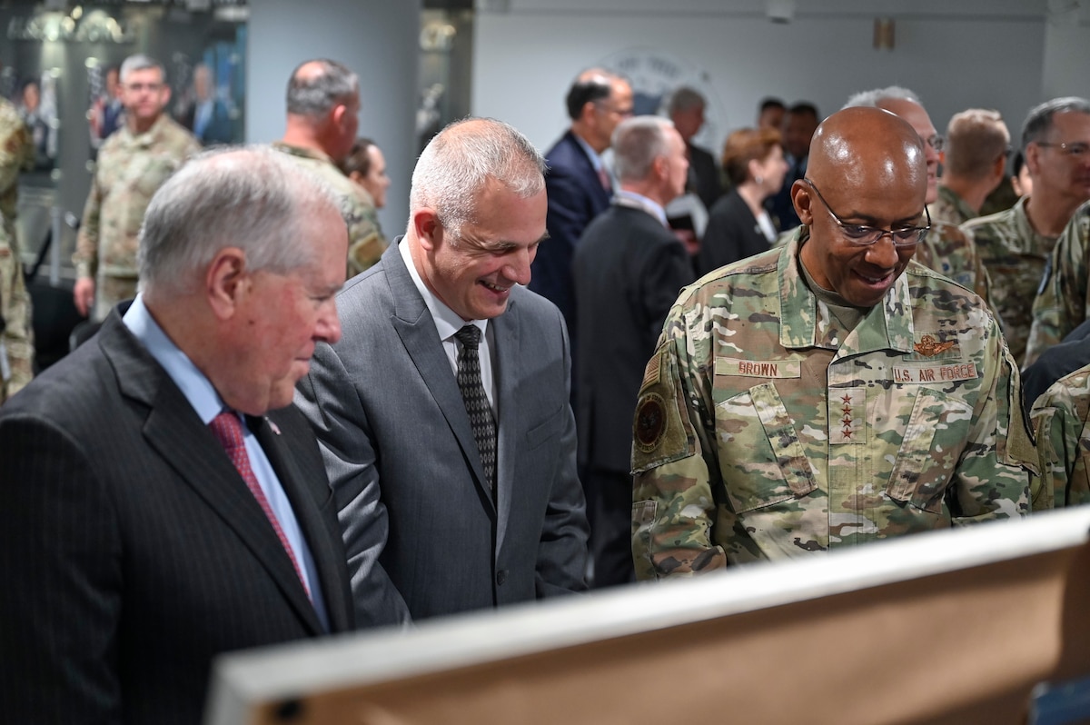 DAF unveils art commemorating 75 Years of Air and Space Power > Air ...