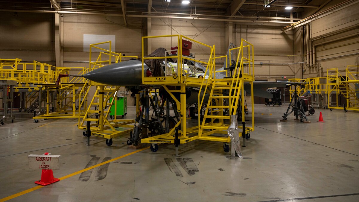 49th EMS conducts first ever depot-level repair on Holloman F-16s ...