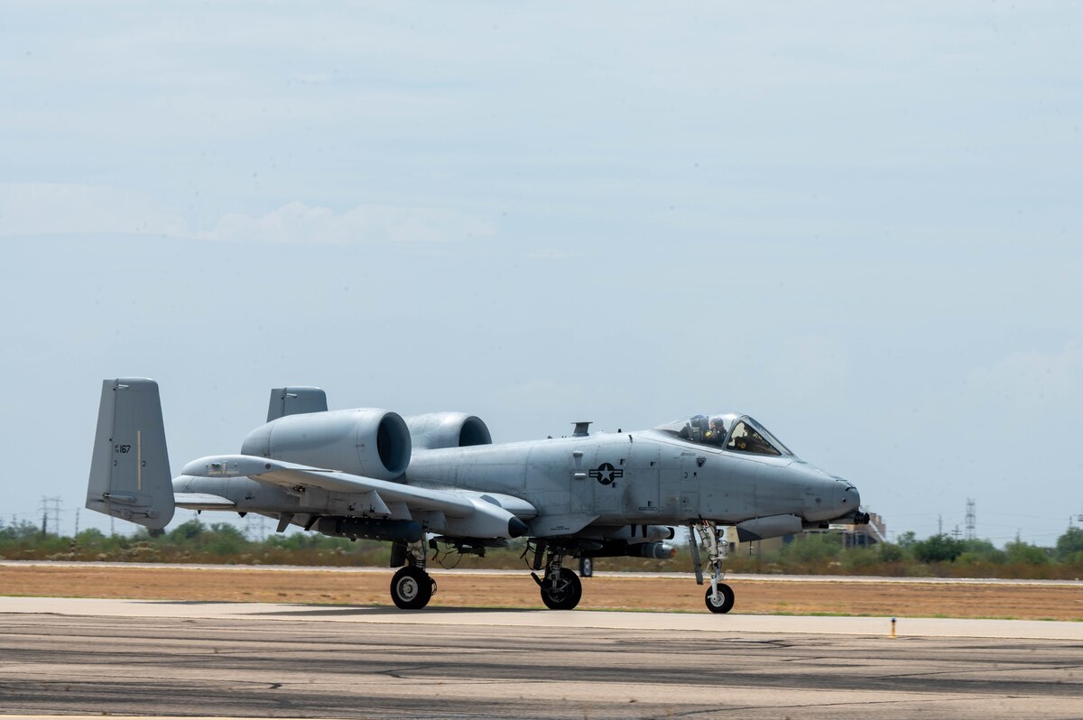 A-10C Thunderbolt II Brings New Lightning > Davis-Monthan Air Force ...