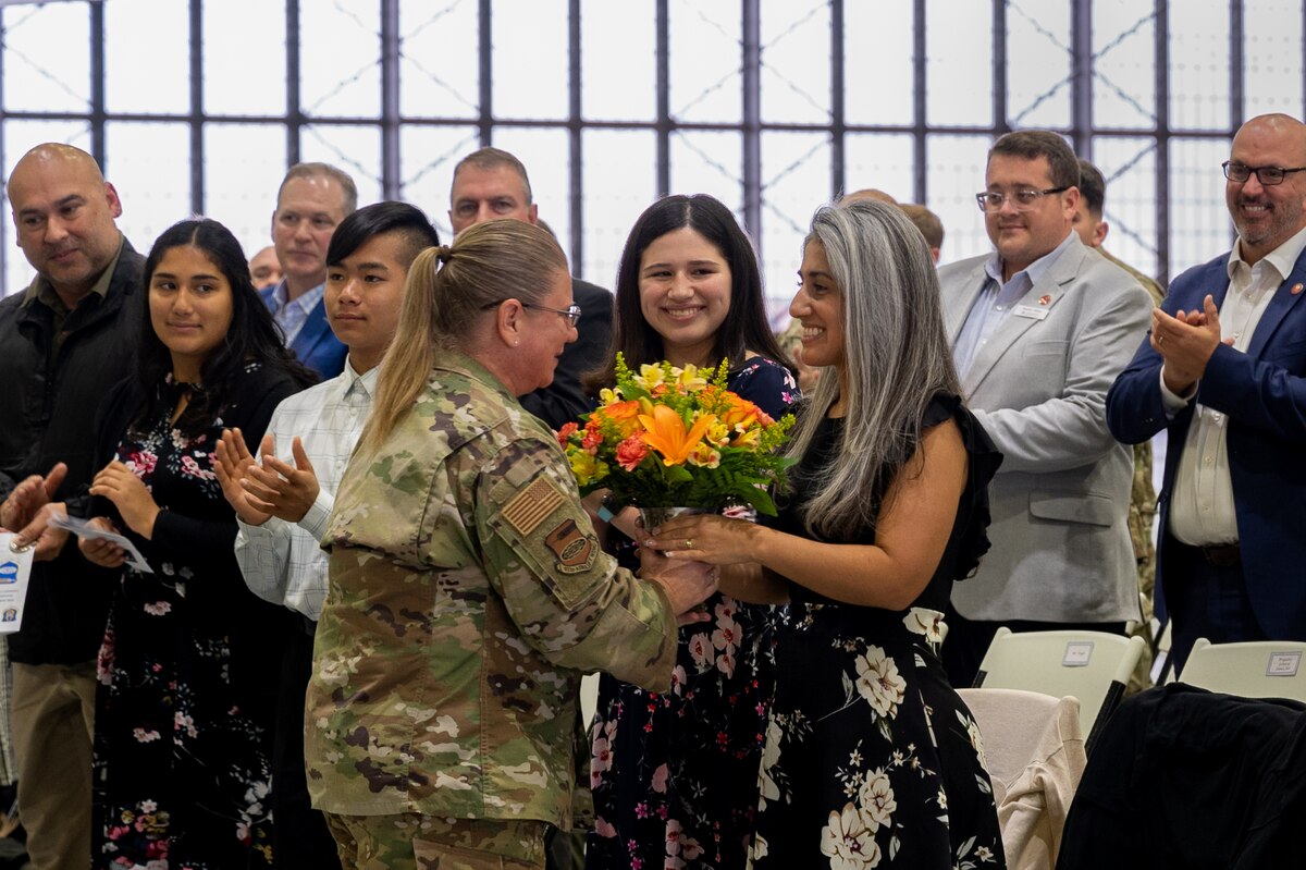 Smith takes command of the Gateway Wing > 932nd Airlift Wing > Article ...