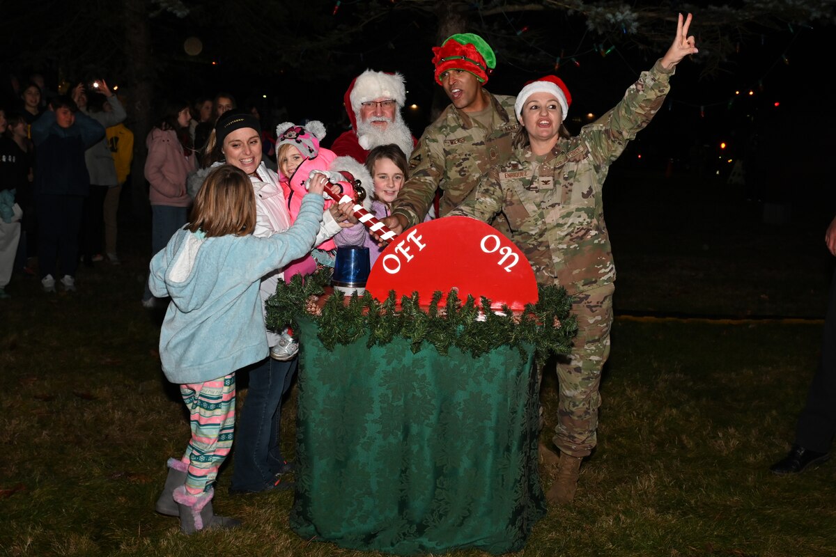 Base welcomes on, off-base community to usher in holiday season ...
