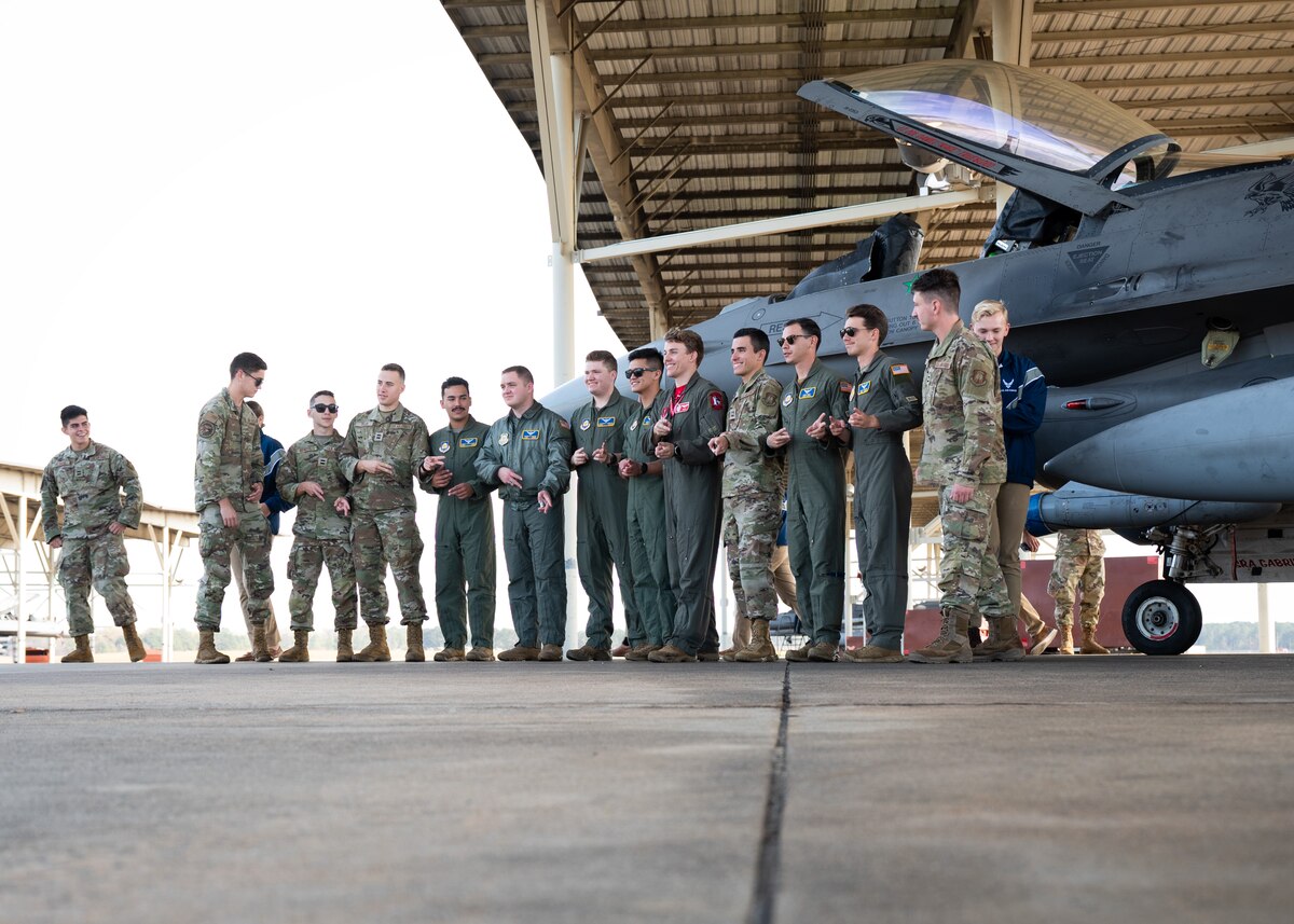 The Future of the Air Force: Team Shaw hosts ERAU AFROTC cadets for ...