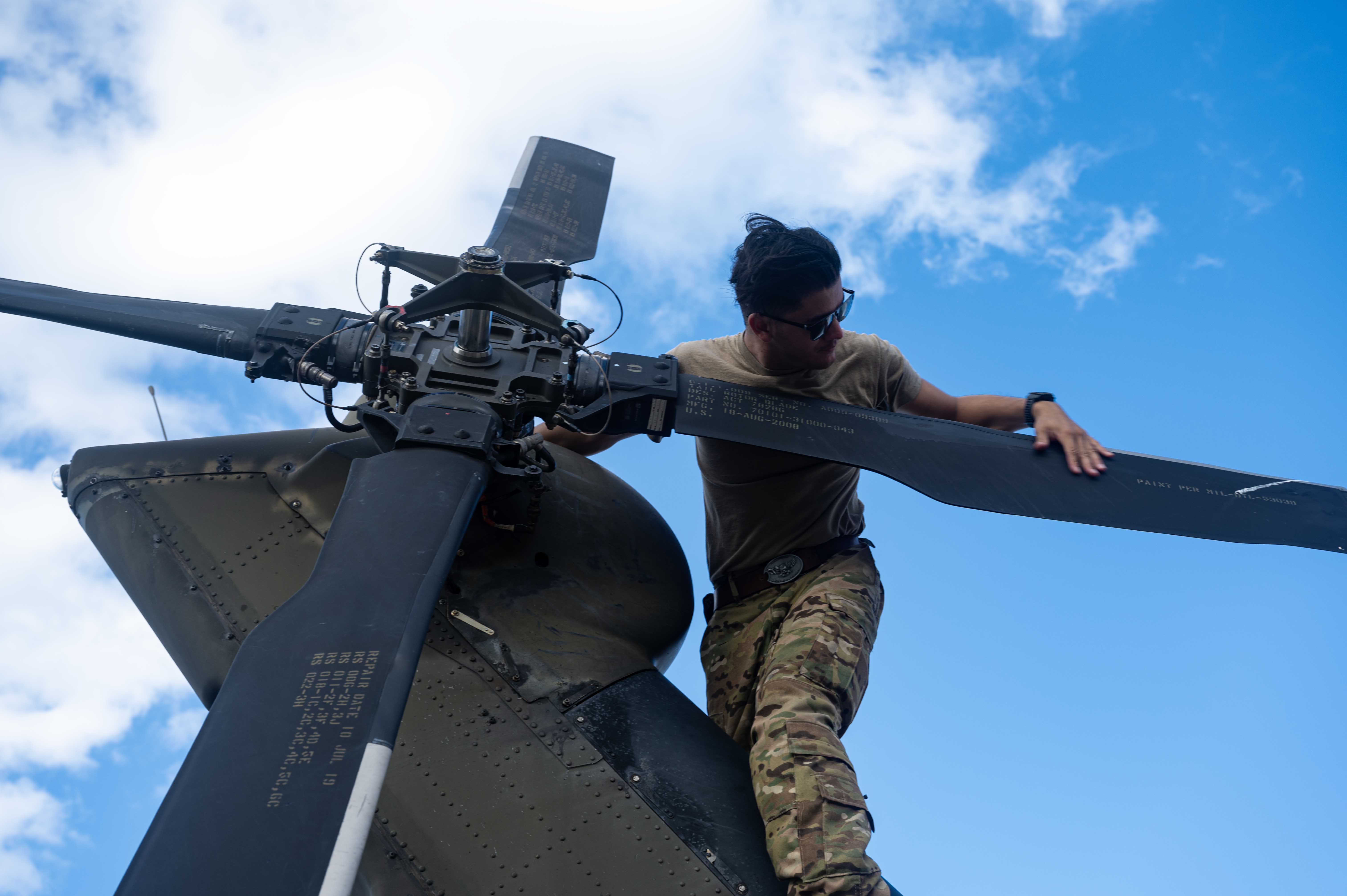 1-228th Aviation Regiment conducts air assault training > 505th Command ...
