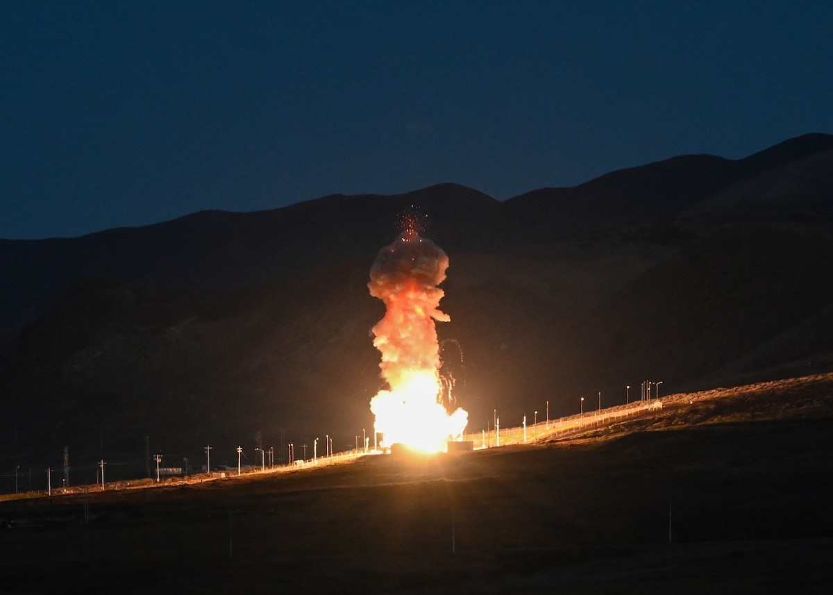 FTG-12 GROUND-BASED INTERCEPTOR LAUNCHES FROM VSFB > Vandenberg Space ...