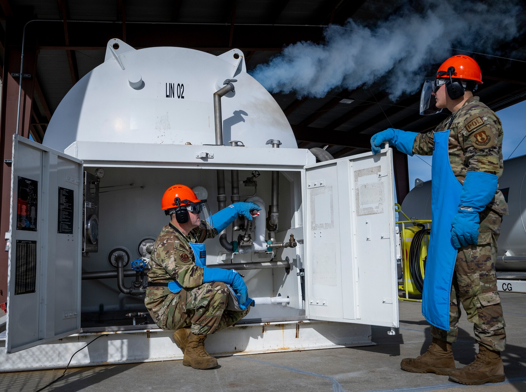 Cryogenics Airmen supply cool fuel for climatic munition test > Eglin ...