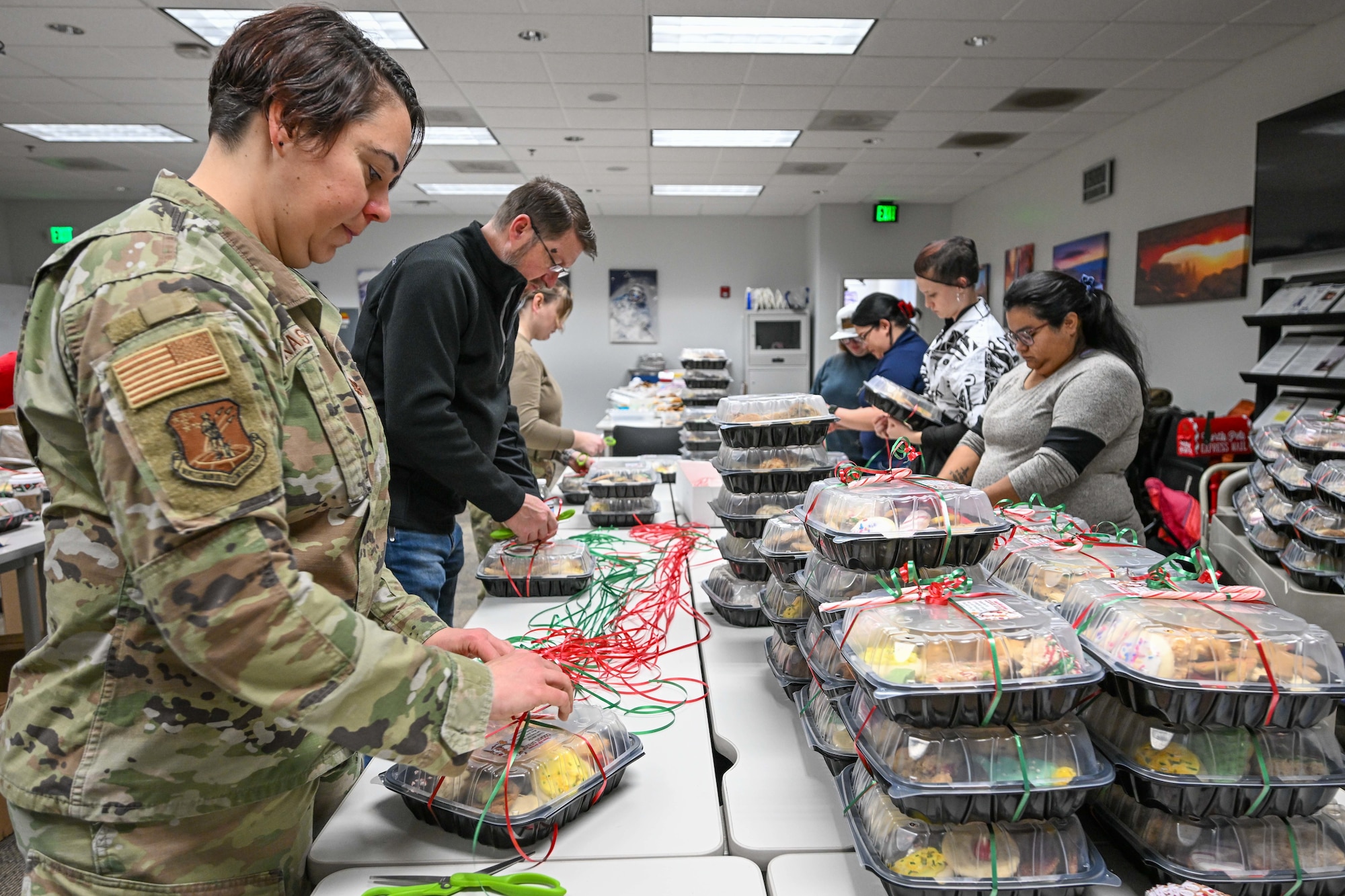 Hill's Cookie Drive delivers holiday joy > Hill Air Force Base ...