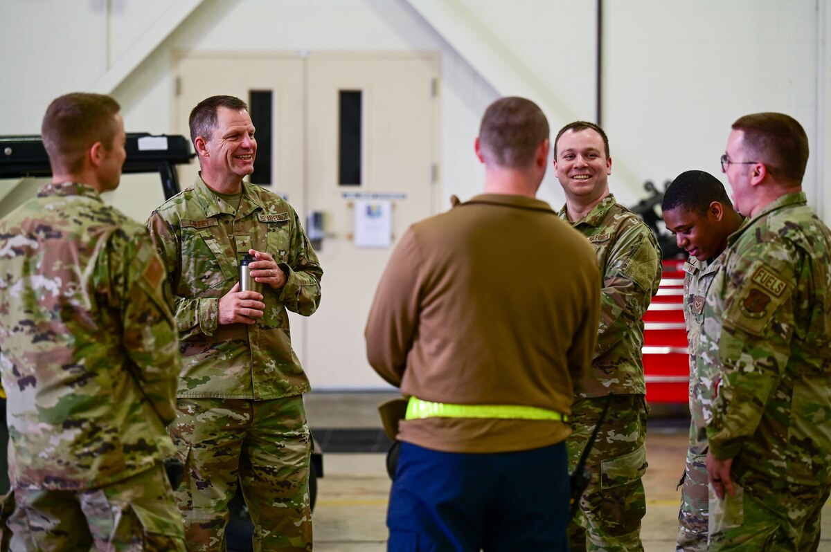 FLANG Commander, State Command Chief visit Thunder Maintainers > 125th ...