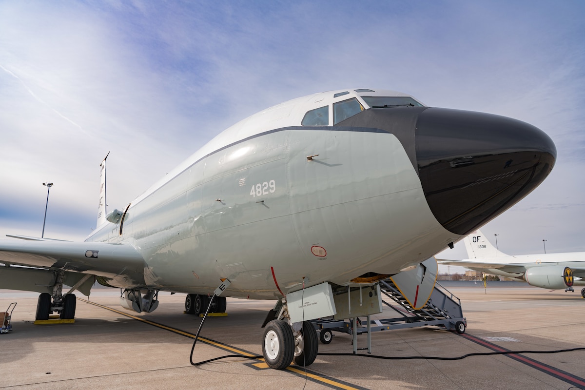 Third, final WC-135R Constant Phoenix arrives > Air Combat Command ...