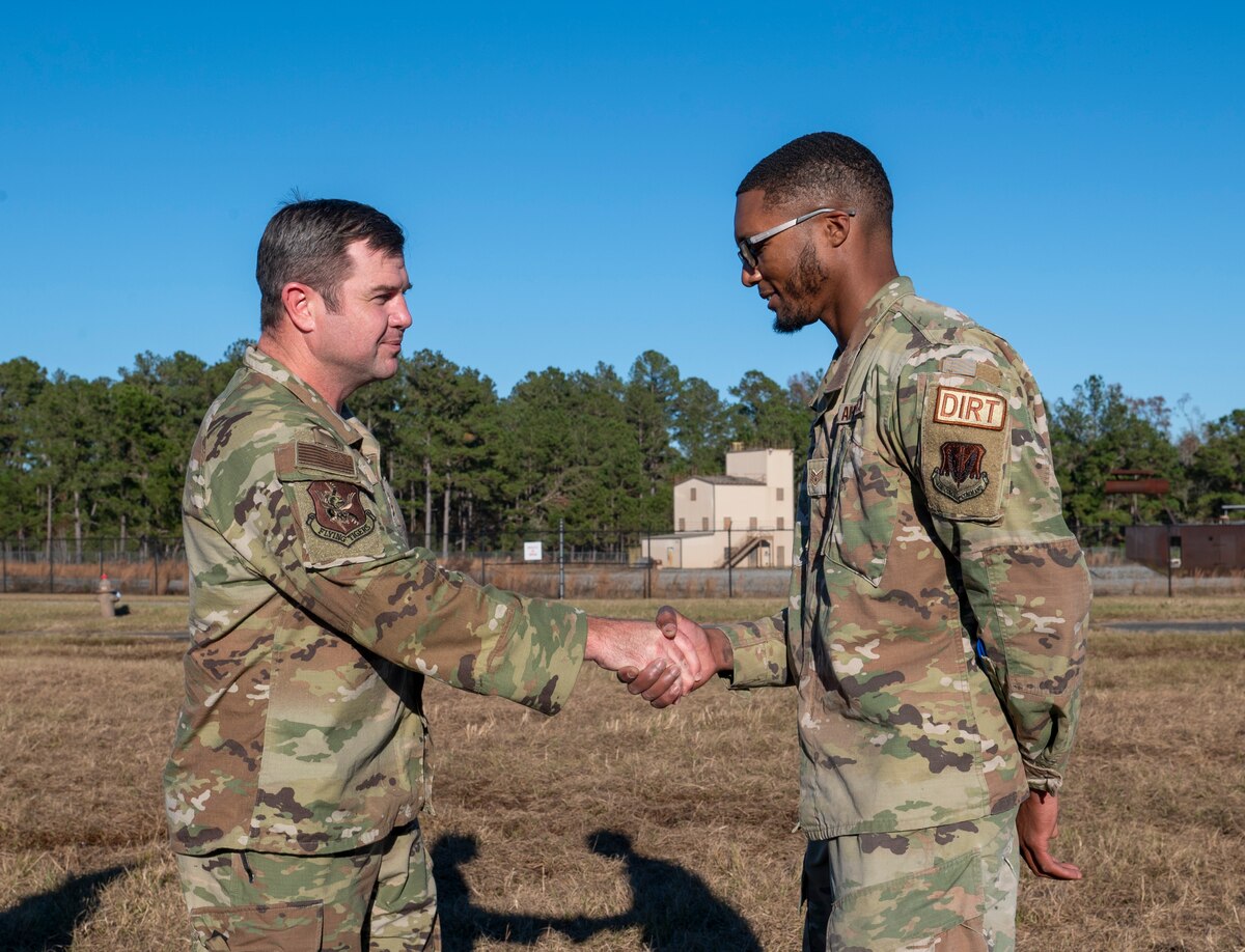 23rd Wing commander visits 23rd CES dirt boys > Moody Air Force Base ...