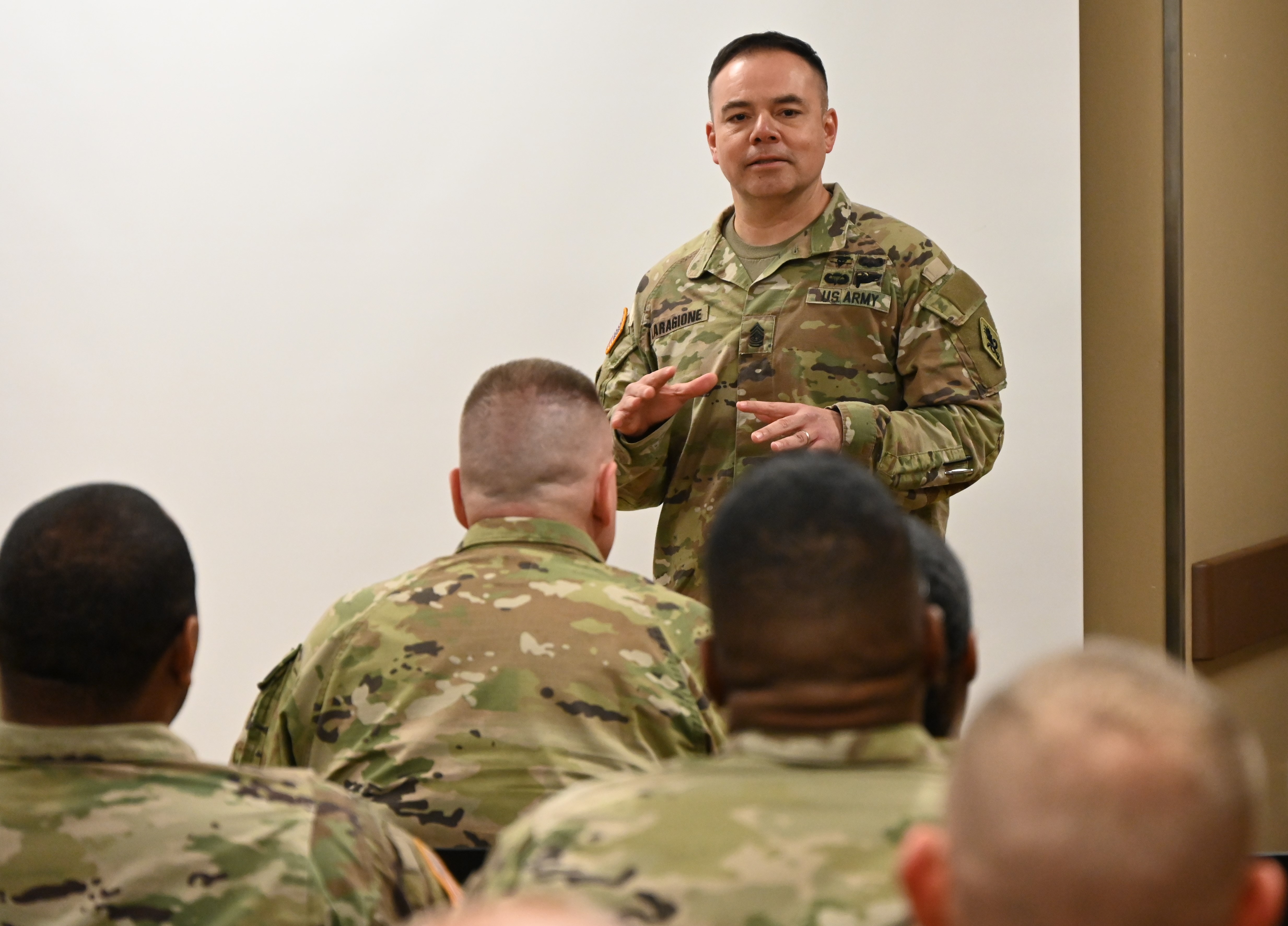 MEDCoE CSM visits CRDAMC senior noncommissioned officers > Carl R ...