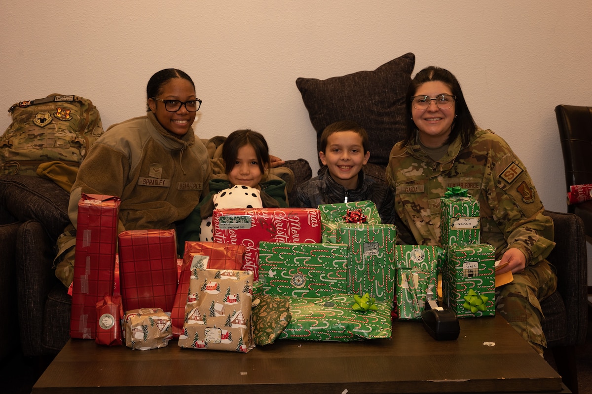 354th SFS participate in "Shop with a Cop' > Eielson Air Force Base ...