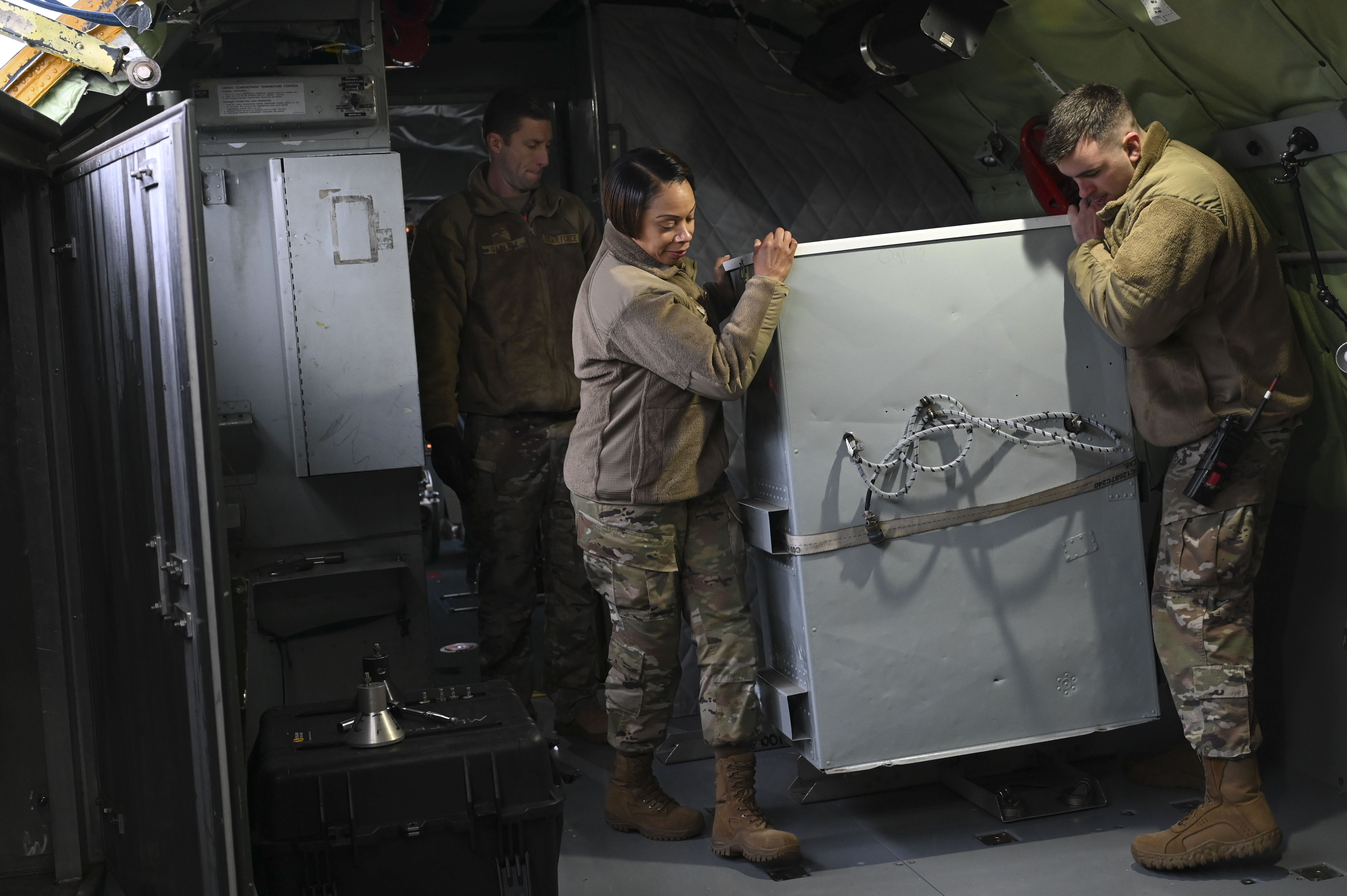 A Day in the Life of a crew chief > Royal Air Force Mildenhall > RAF ...