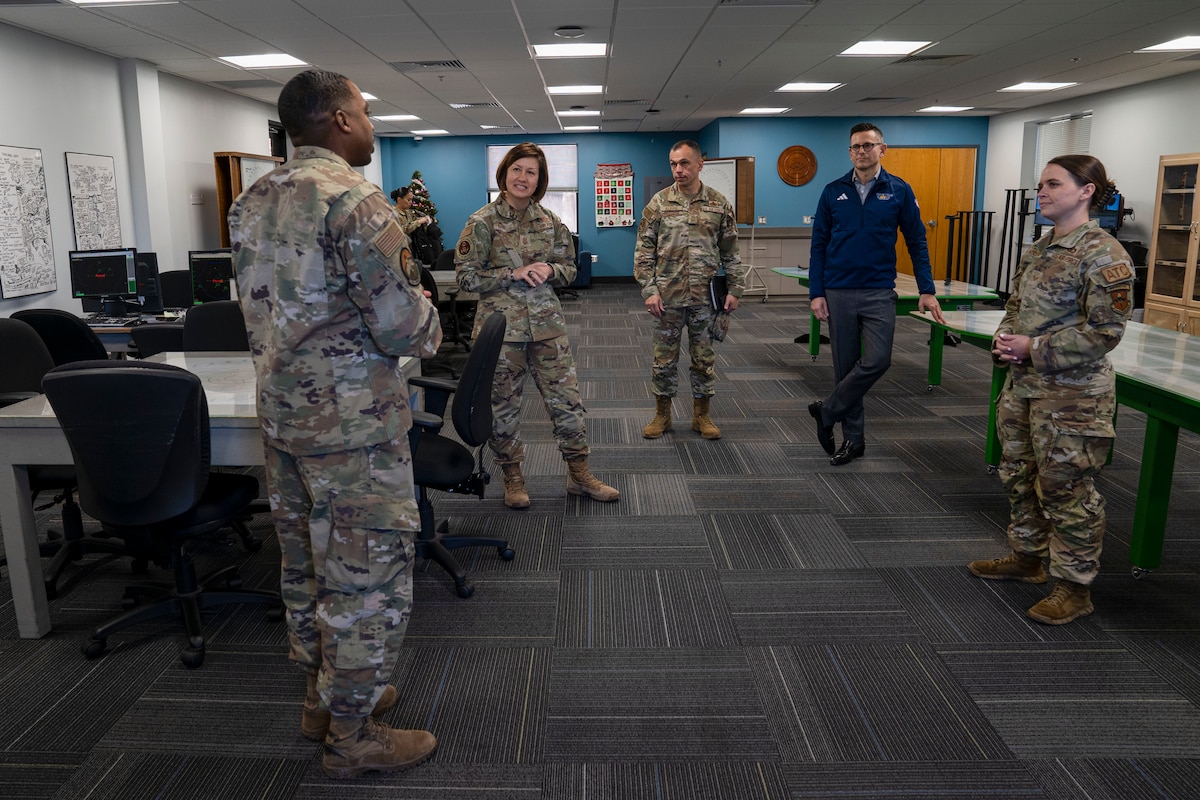 CMSAF, SAF/MR and Diamond 1 visit Keesler > Keesler Air Force Base ...