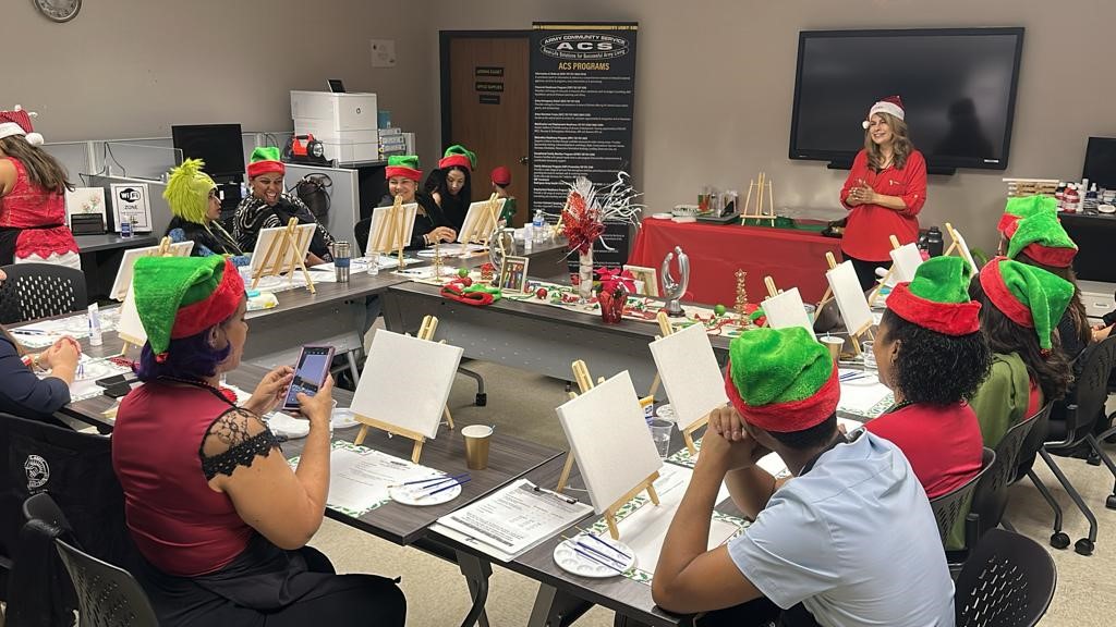 Military Spouses Forum celebrates holidays at Fort Buchanan > U.S. Army ...