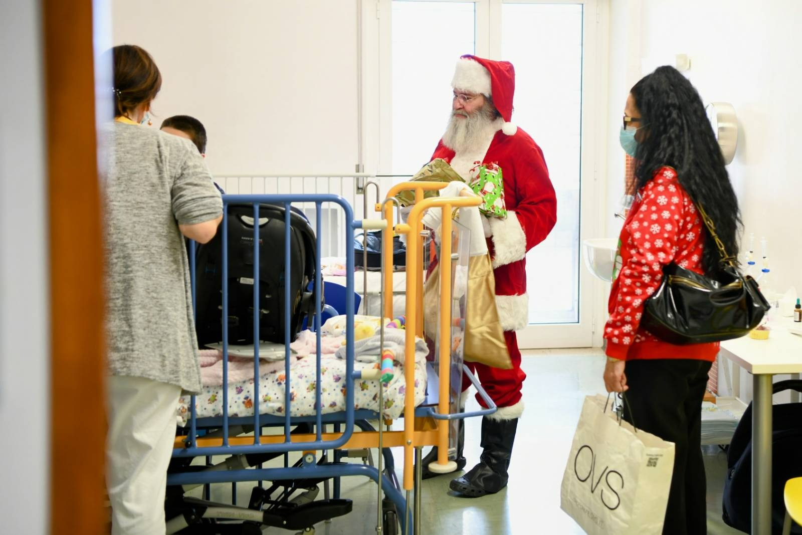 31st Fighter Wing Delivers Gifts to Children in Pordenone Hospital ...