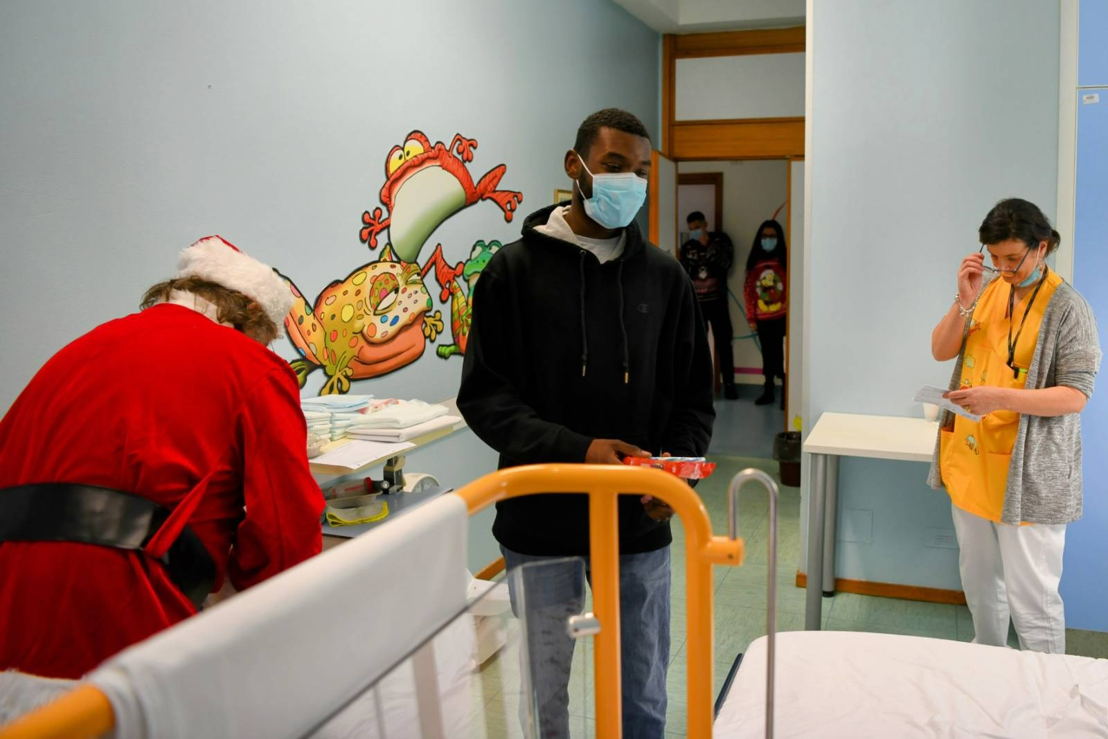 31st Fighter Wing Delivers Gifts to Children in Pordenone Hospital ...