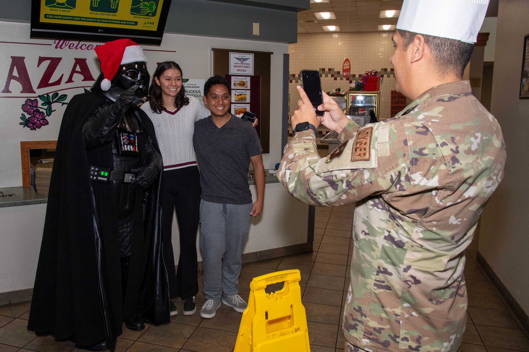 Team Keesler serves Christmas lunch > Second Air Force > Article Display
