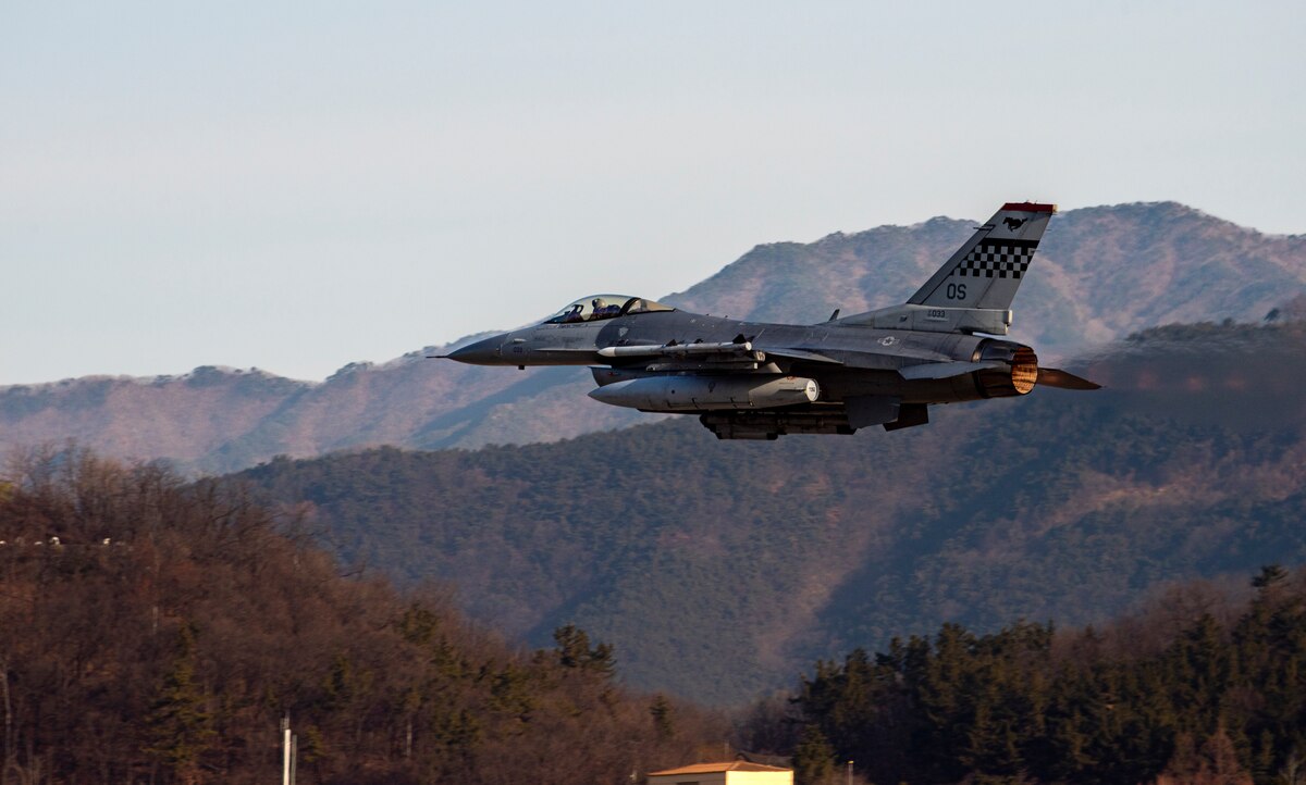 Osan’s F-16s takeoff at Daegu > Osan Air Base > Article Display