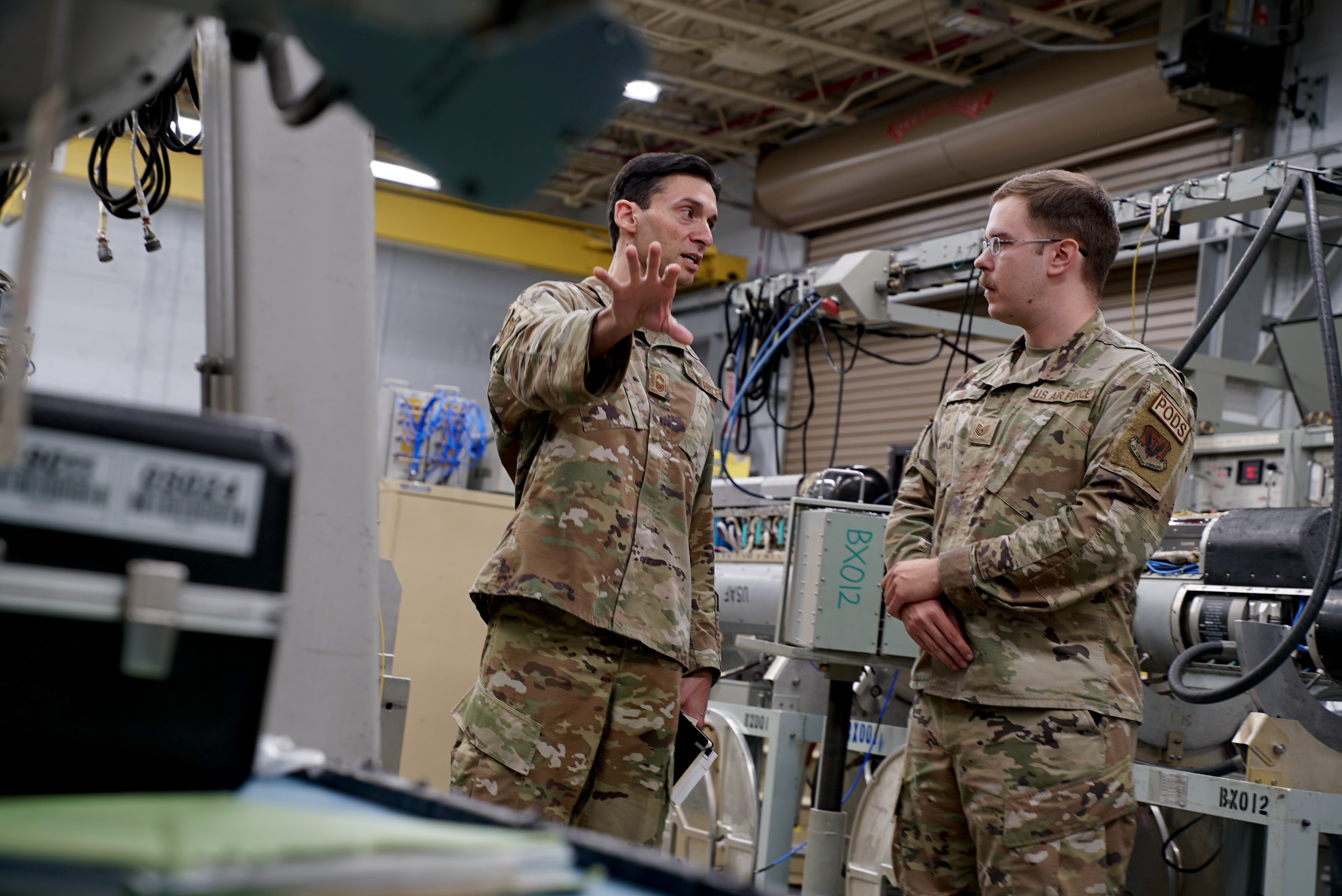 Lt. Gen. Lauderback visits 350th SWW > 505th Command and Control Wing > Article Display