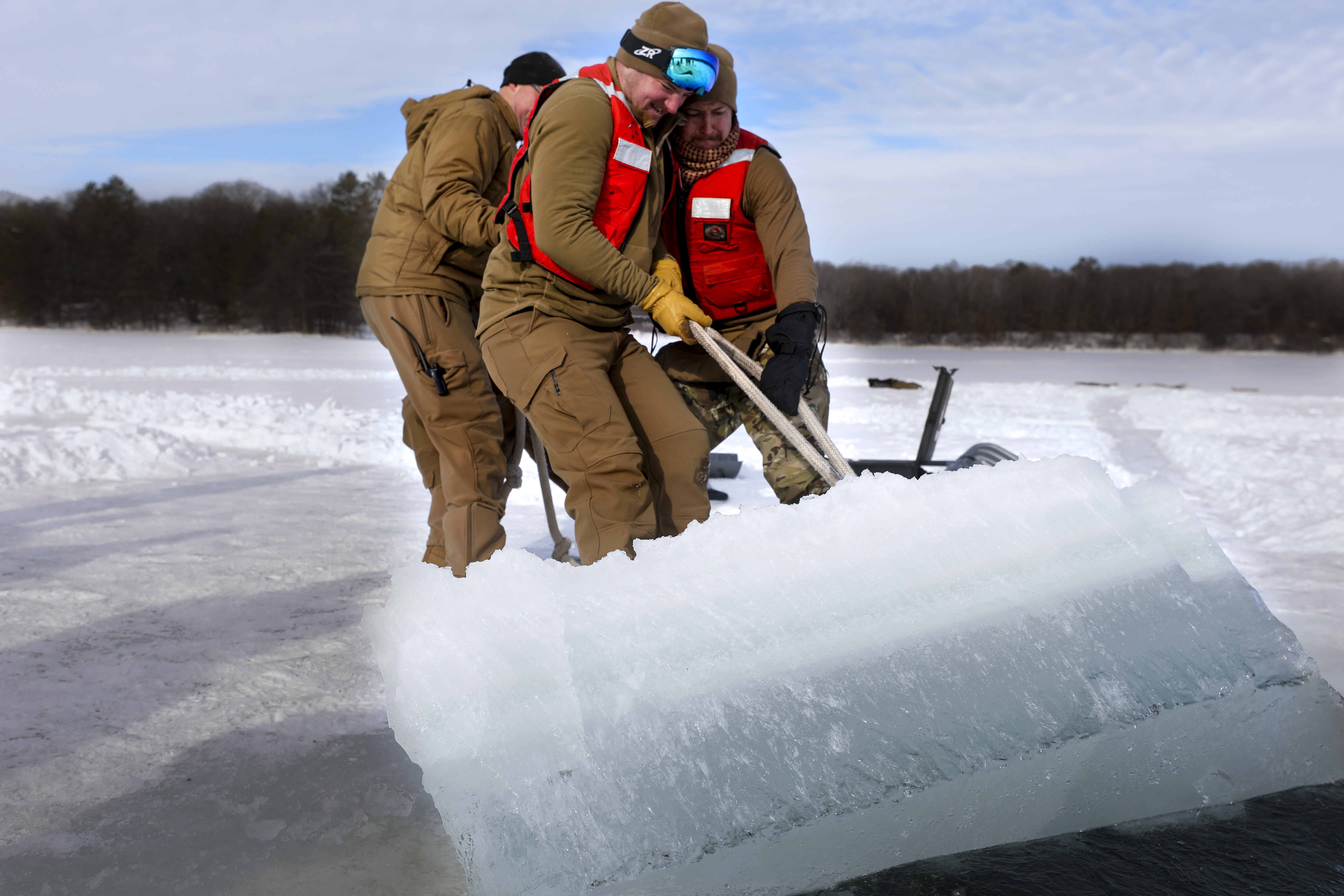 Navy Explosive Ordnance Disposal Hosts Arctic Training Exercise Snow ...