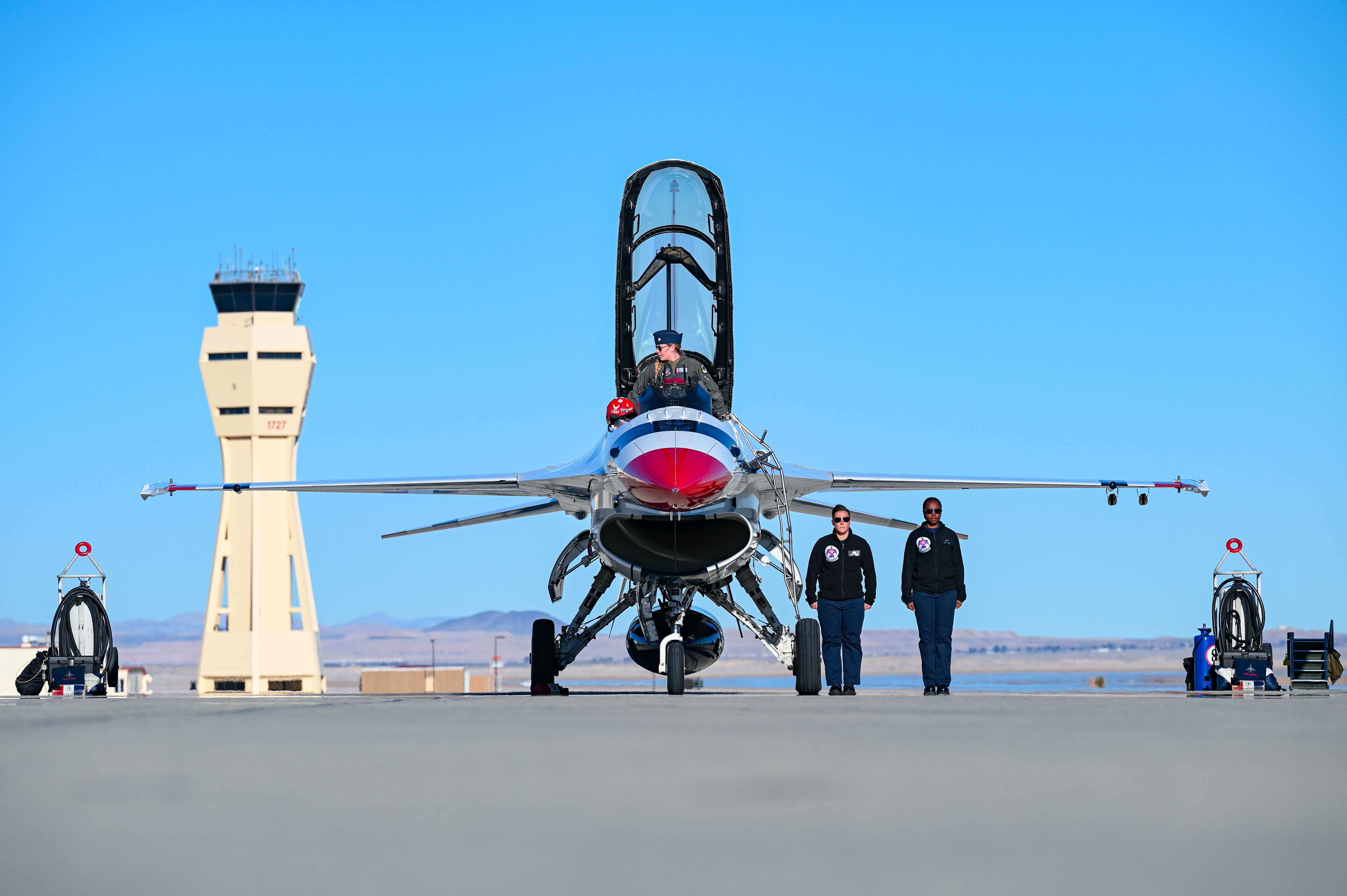 Thunderbirds conduct winter training at Edwards AFB > Edwards Air Force ...