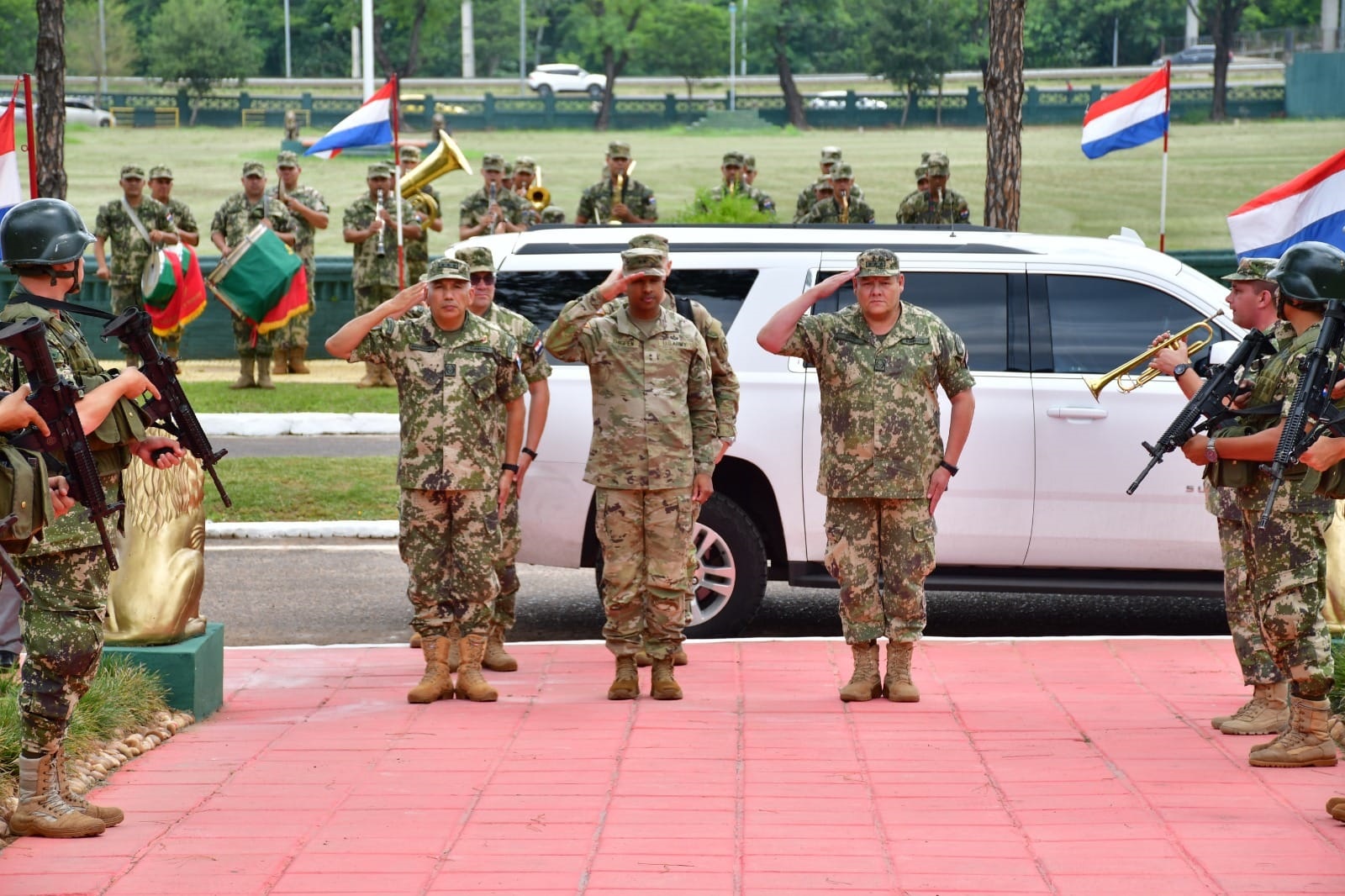 Army South commanding general meets with Paraguayan Army commander to ...